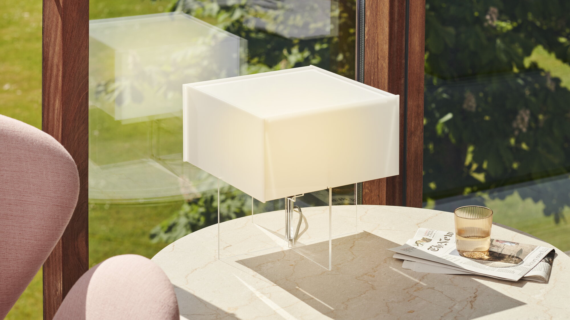 Fritz Hansen Planner MC300 coffee table, circular, black - marble Cream ...