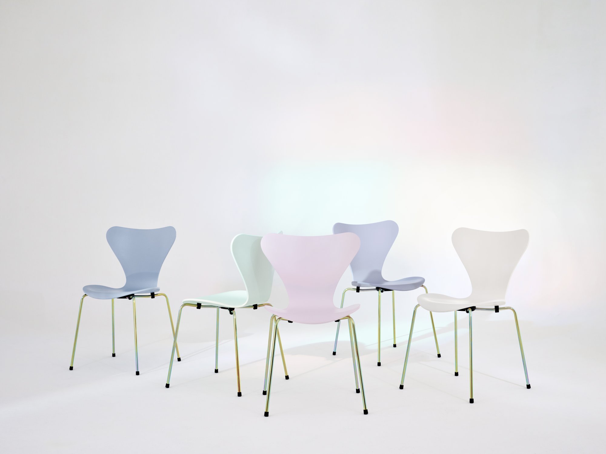 Fritz Hansen Series 7 3107 chair, 7:14 AM Colour Edition, violet ...