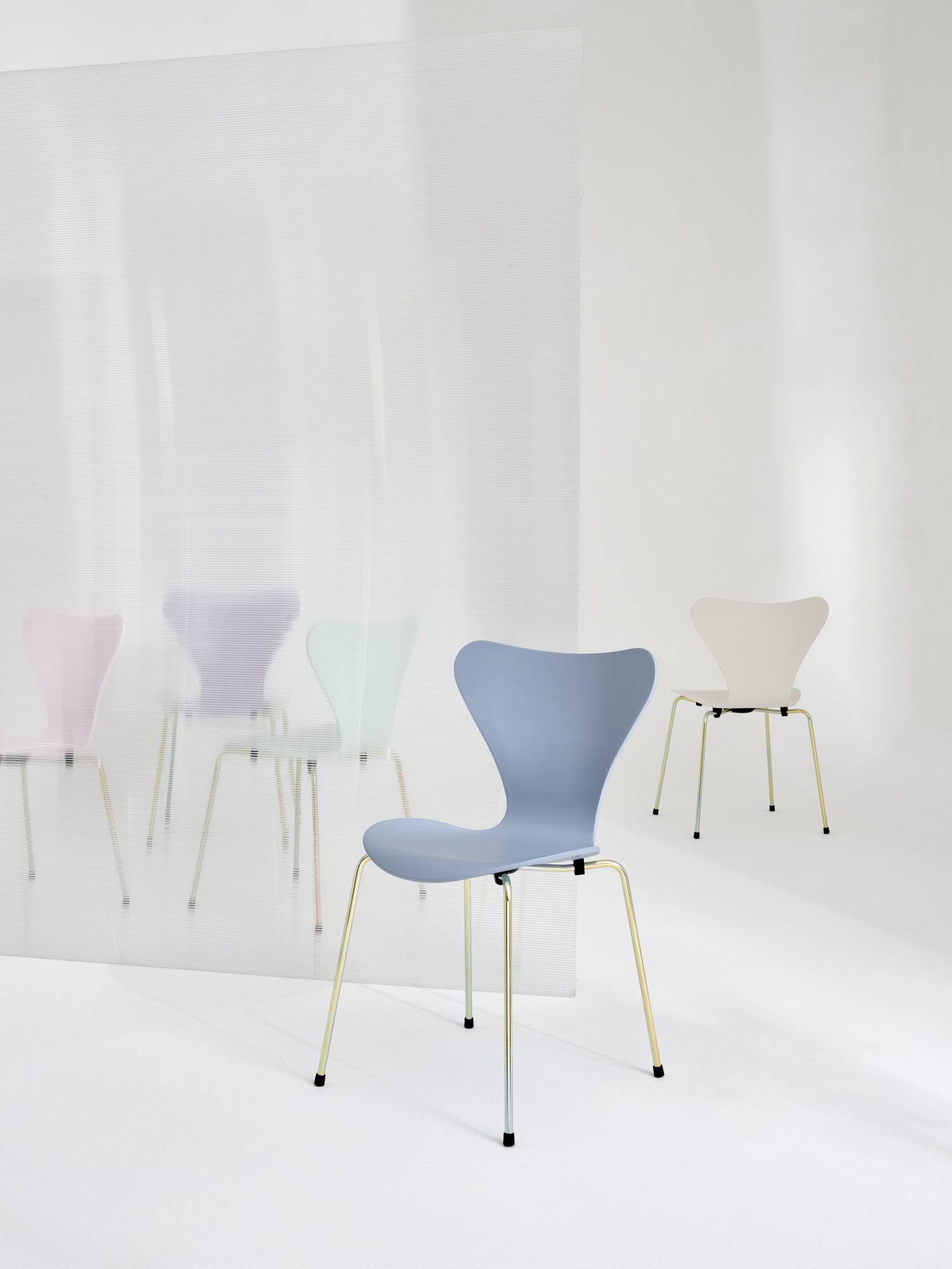 Fritz Hansen Series 7 3107 chair, 7:14 AM Colour Edition, beige ...