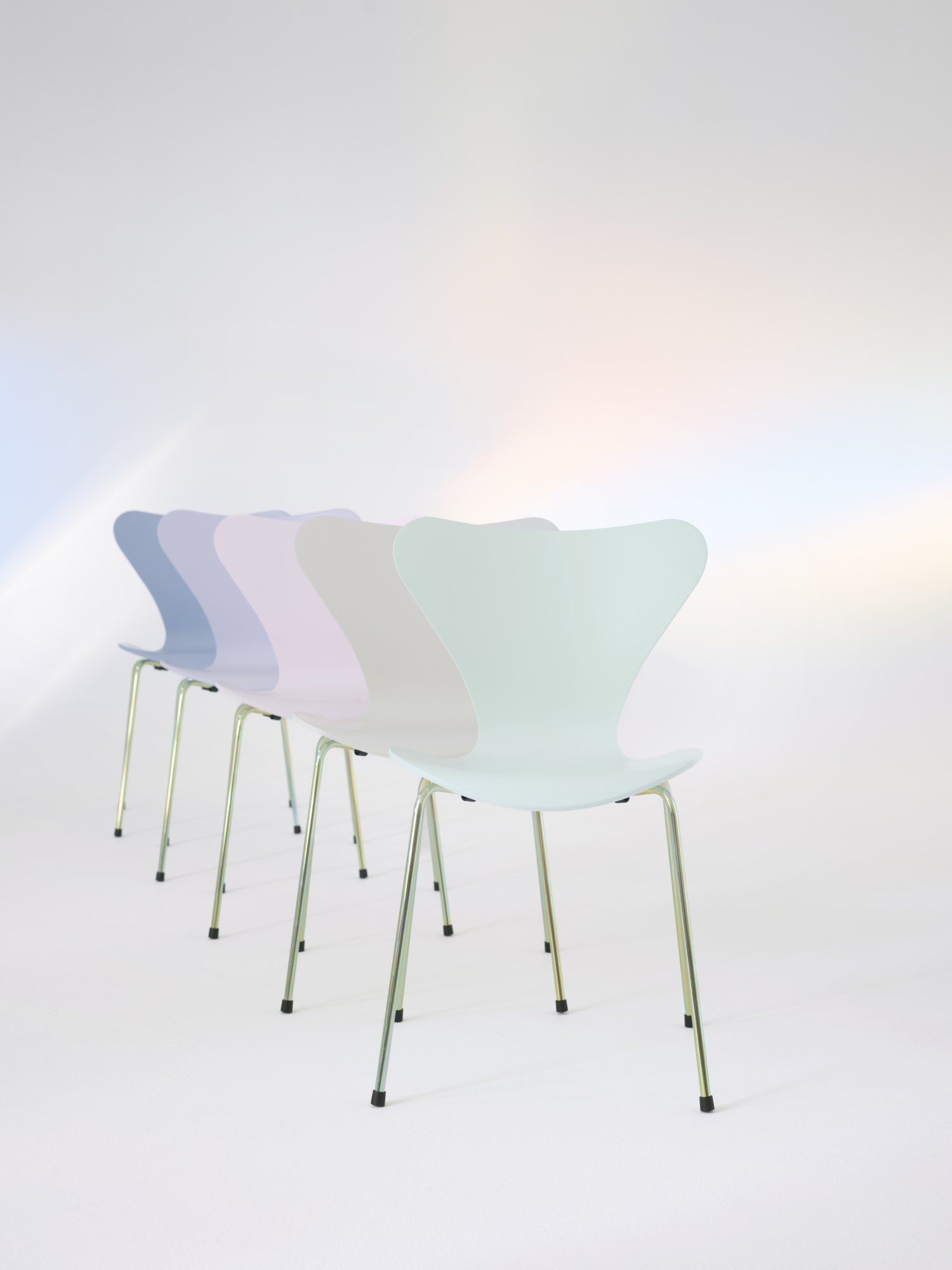Fritz Hansen Series 7 3107 chair, 7:14 AM Colour Edition, green ...