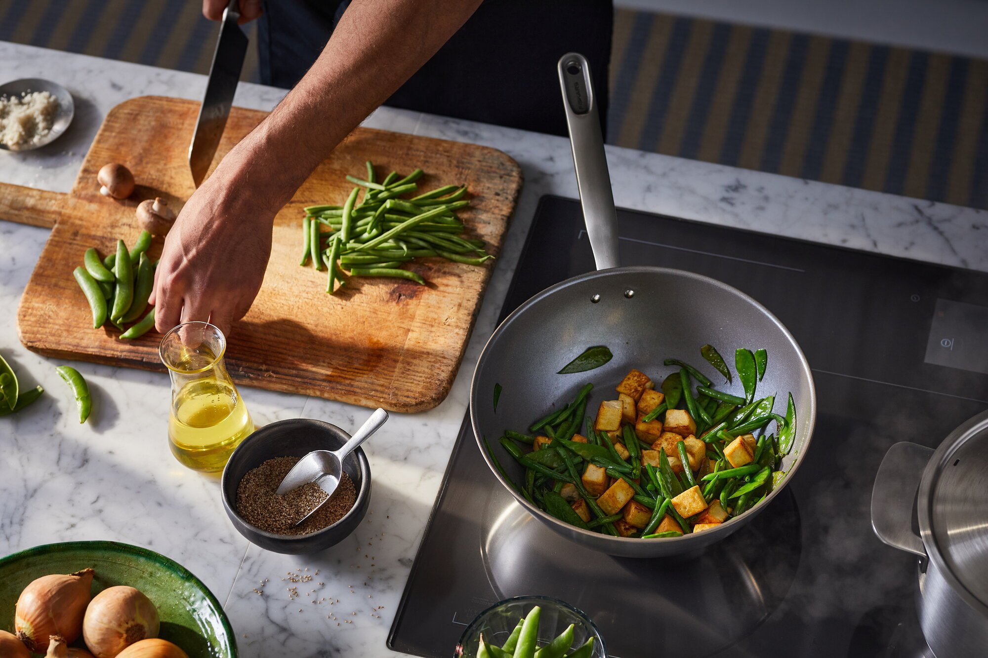 Fiskars All Steel wok pan, 28 cm | Finnish Design Shop