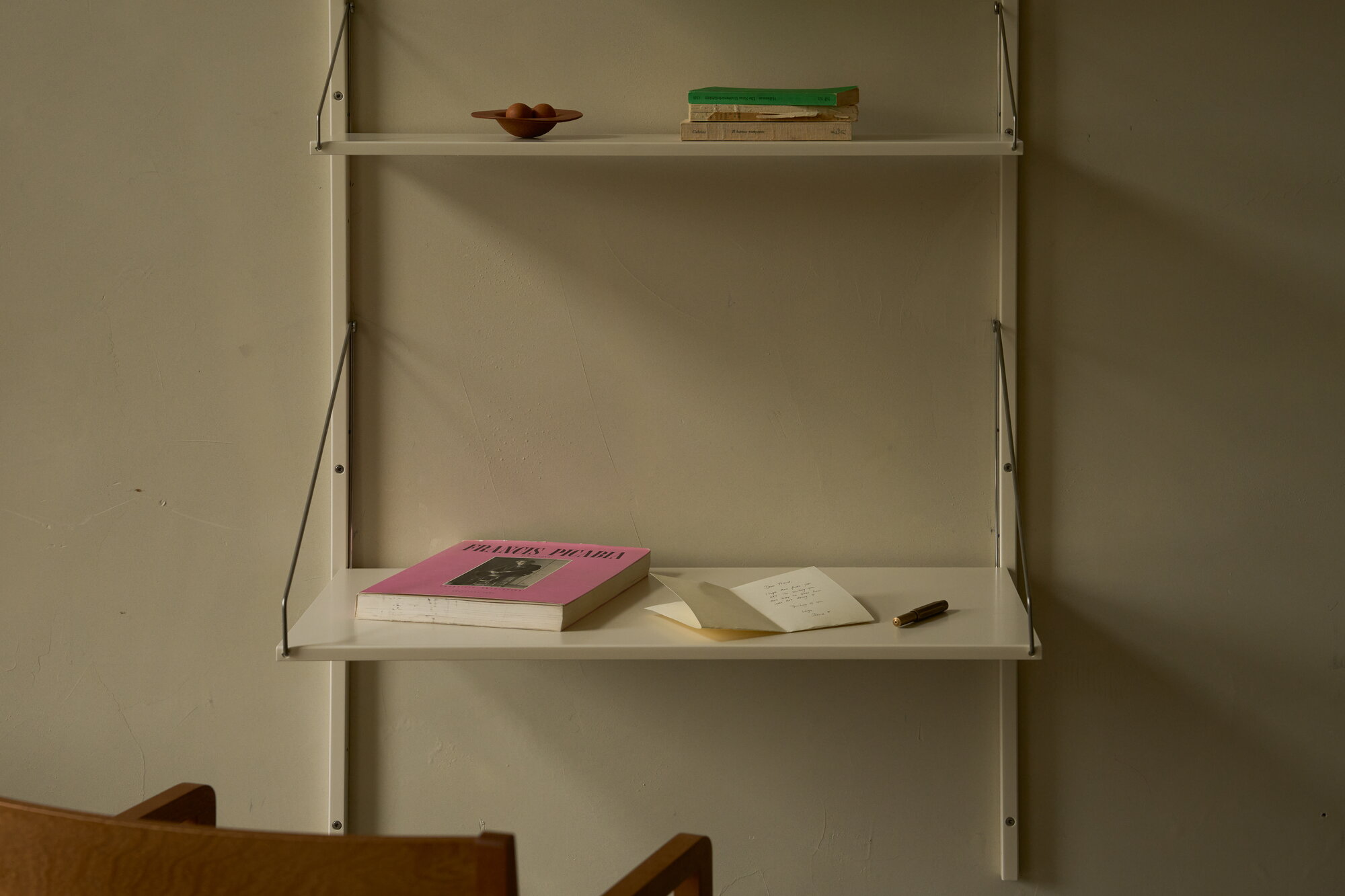 Frama Shelf Library H1852 wall shelf with desk, warm white | Finnish ...