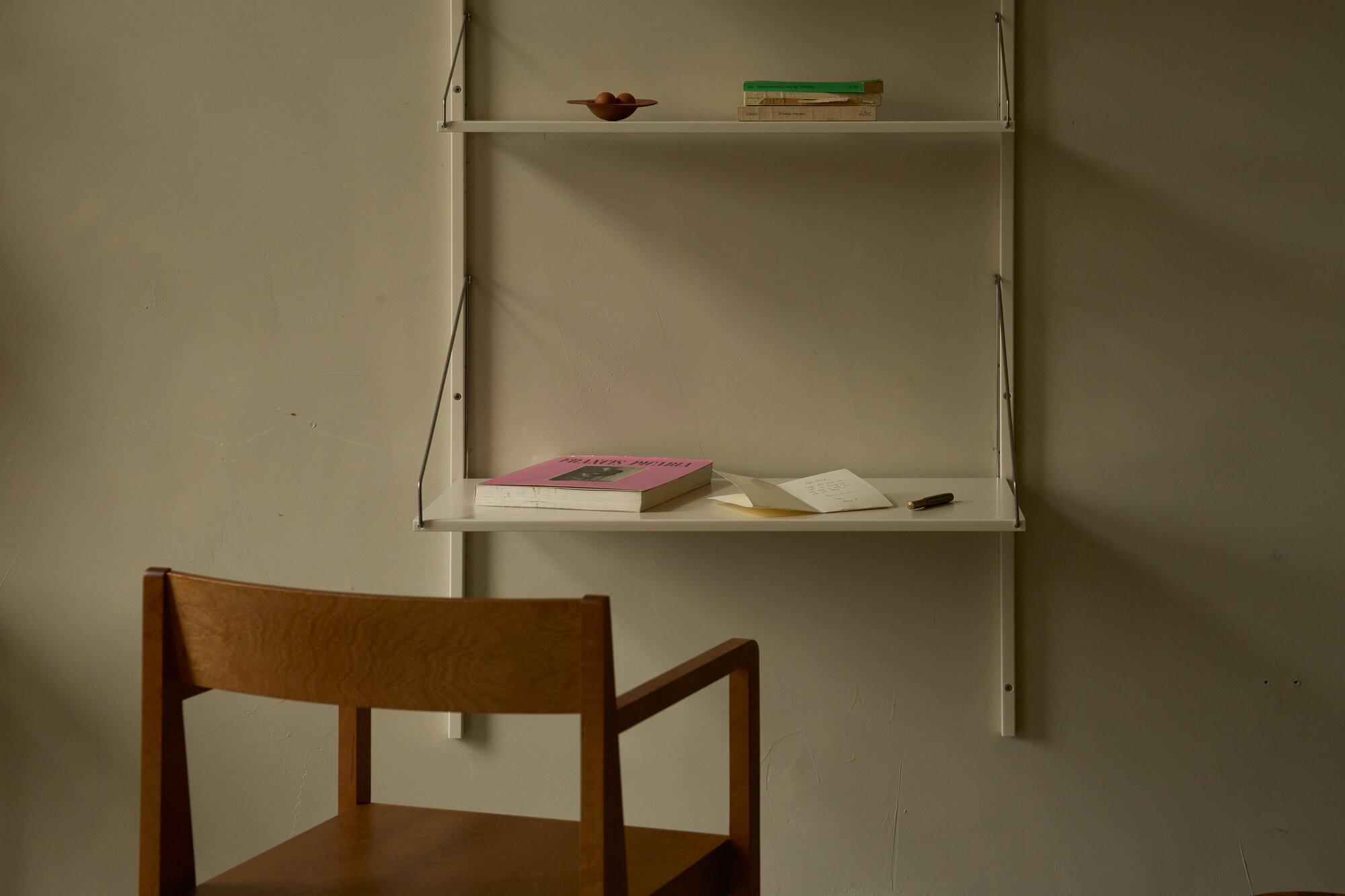 Frama Shelf Library H1852 wall shelf with desk, warm white | Finnish ...