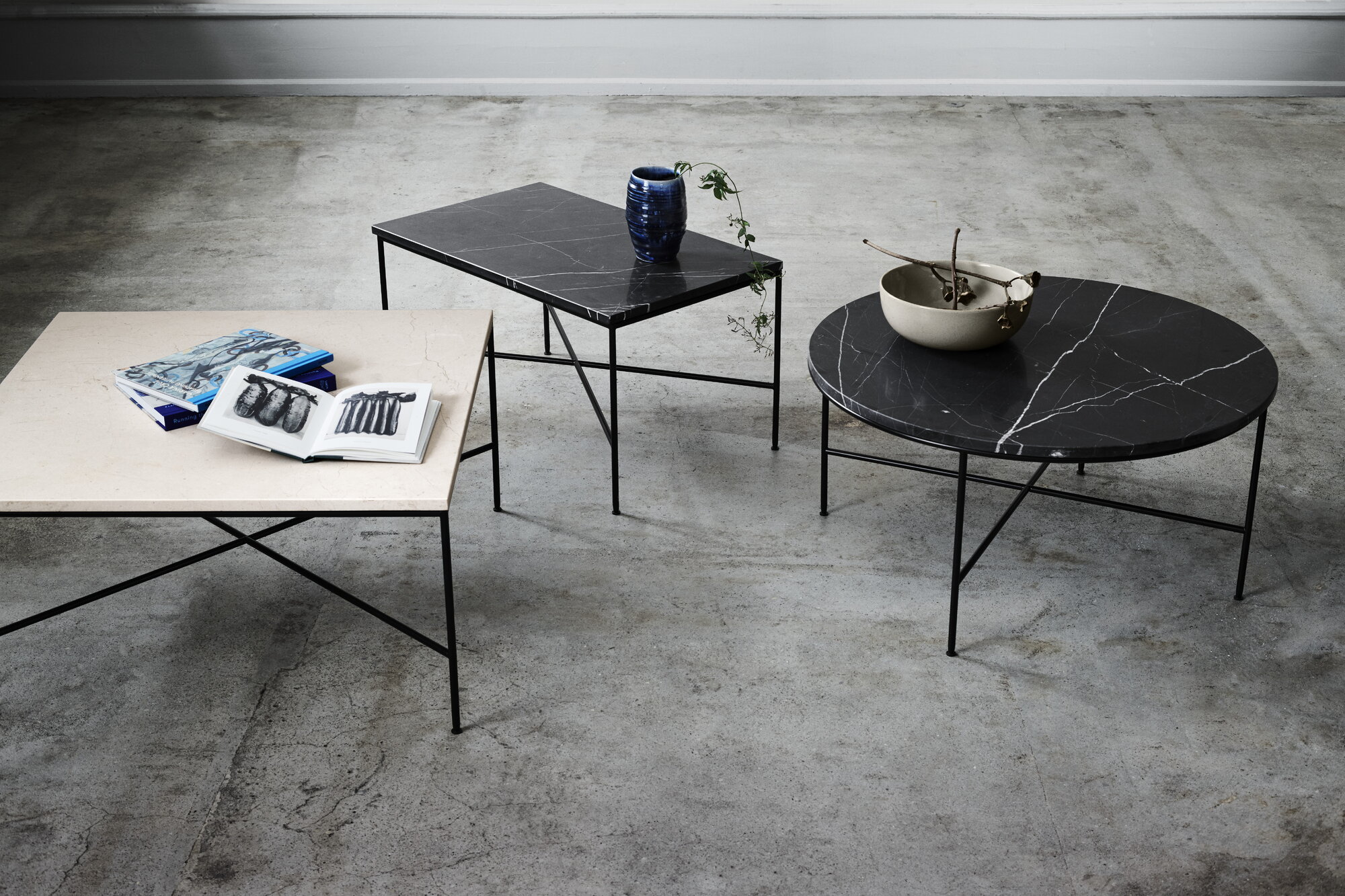 Fritz Hansen Planner Circular MC300 coffee table, black -marble ...