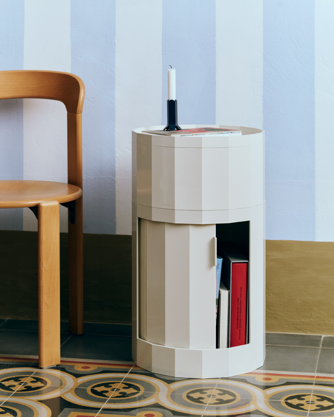 HAY Facet kaappi jaloilla ja pyörillä, korkea, eggshell | Finnish Design Shop