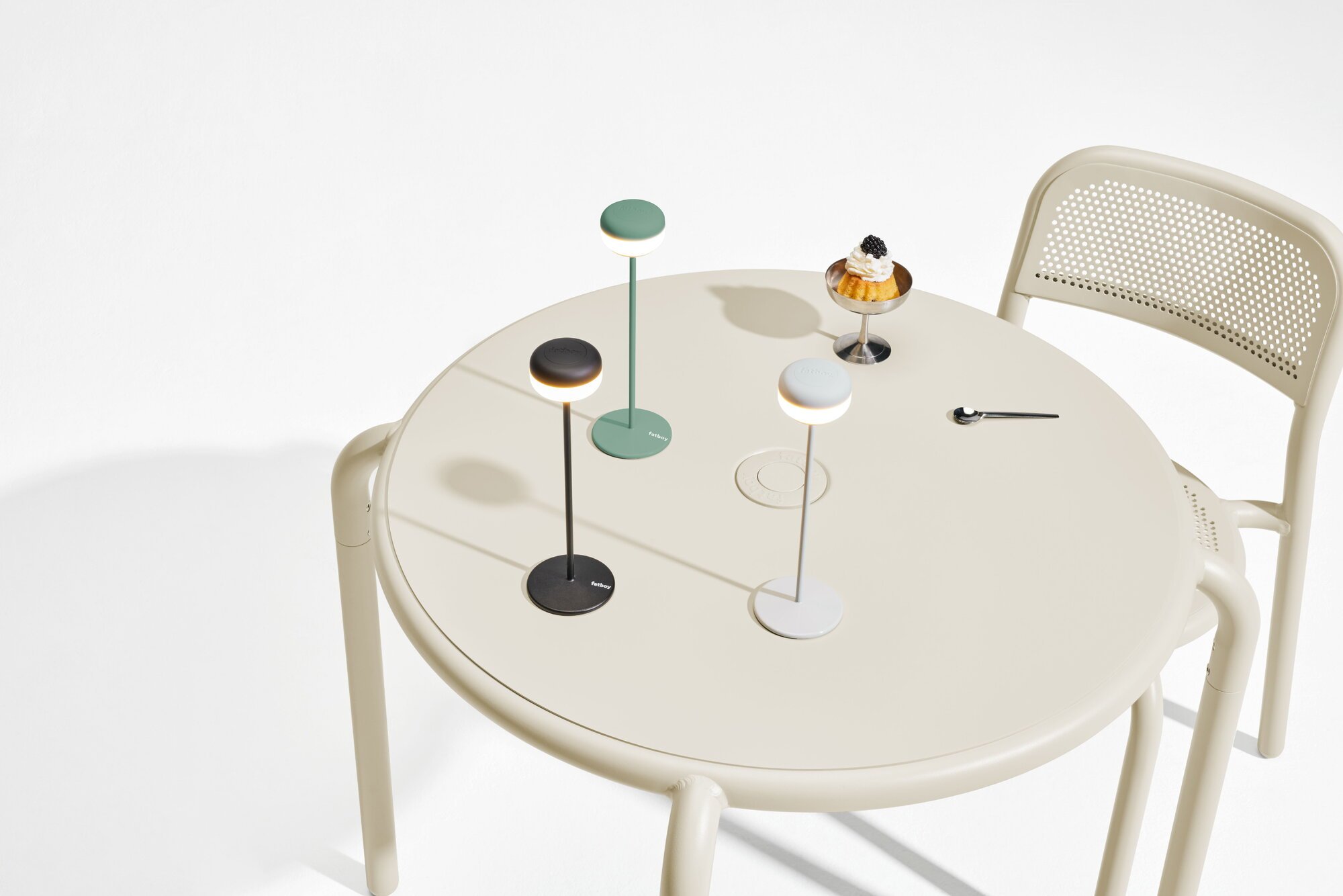 Fatboy Cheerio wireless table lamp, light grey | Finnish Design Shop