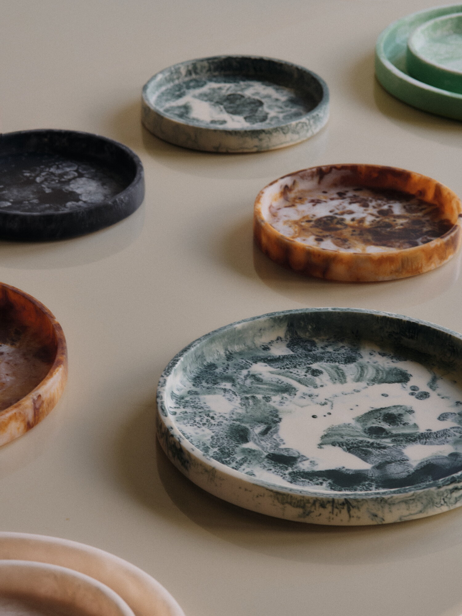 Ferm Living Mist tray, 20 cm, emerald - off-white | Finnish Design Shop