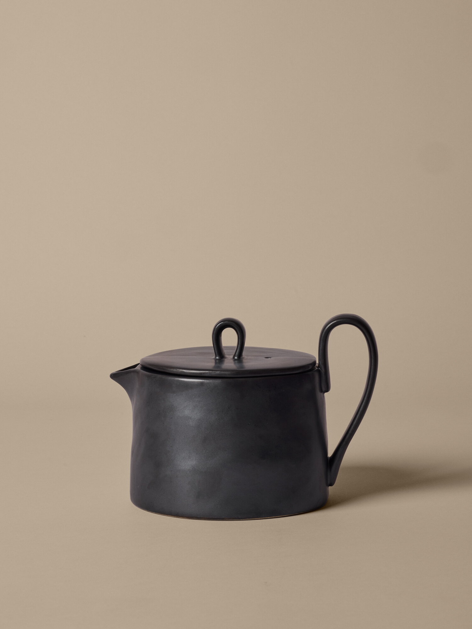Ferm Living Flow teapot, black | Finnish Design Shop