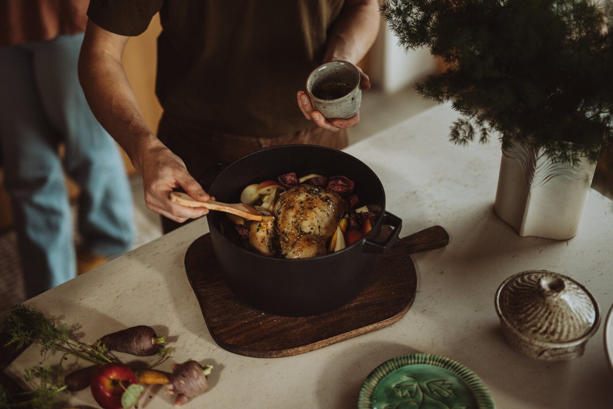 Fiskars Folken pata kannella, 6L, musta | Finnish Design Shop