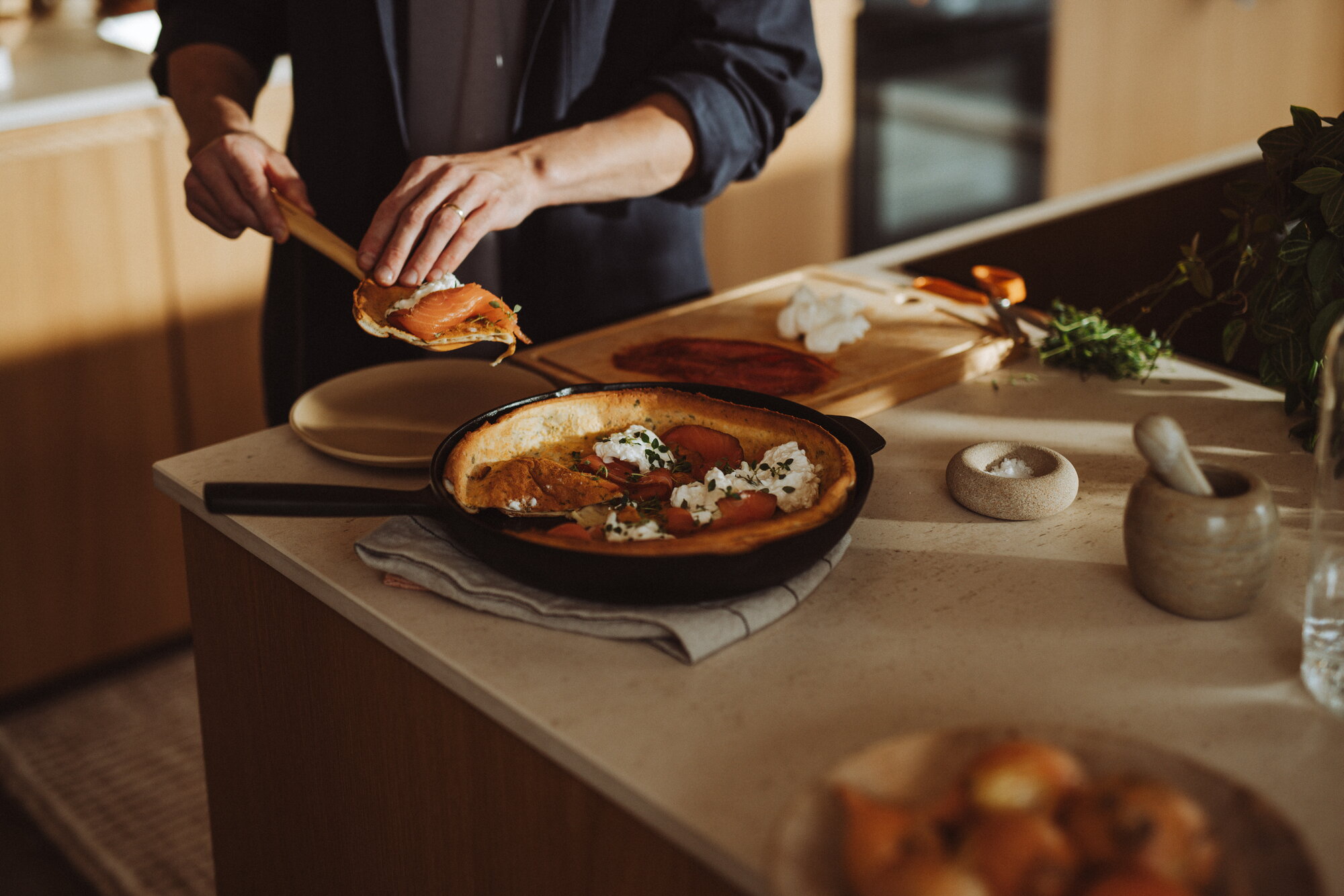 Fiskars Folken frying pan, 28 cm, black | Finnish Design Shop