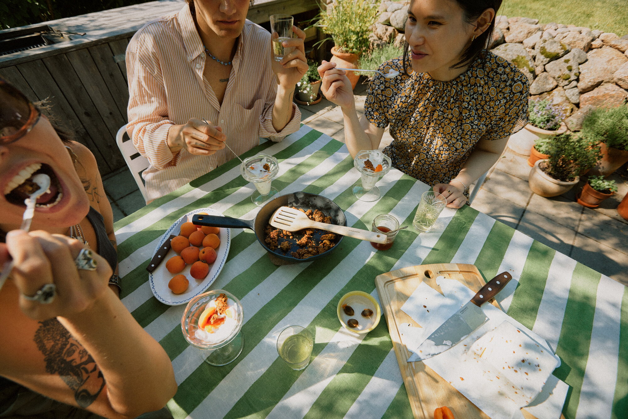 Fiskars Folken spatula with grooves | Finnish Design Shop