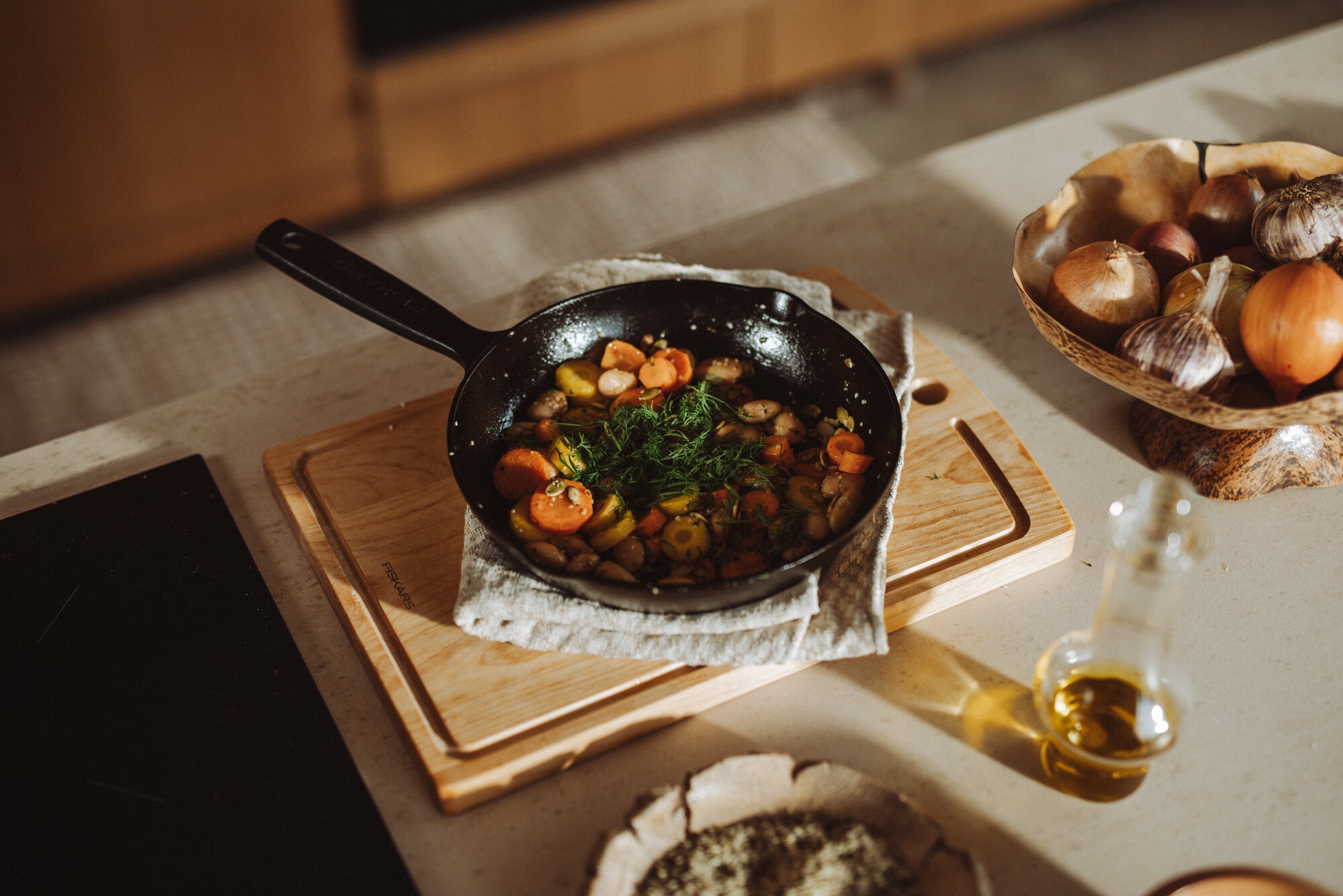 Fiskars Folken frying pan, 22 cm, black | Finnish Design Shop