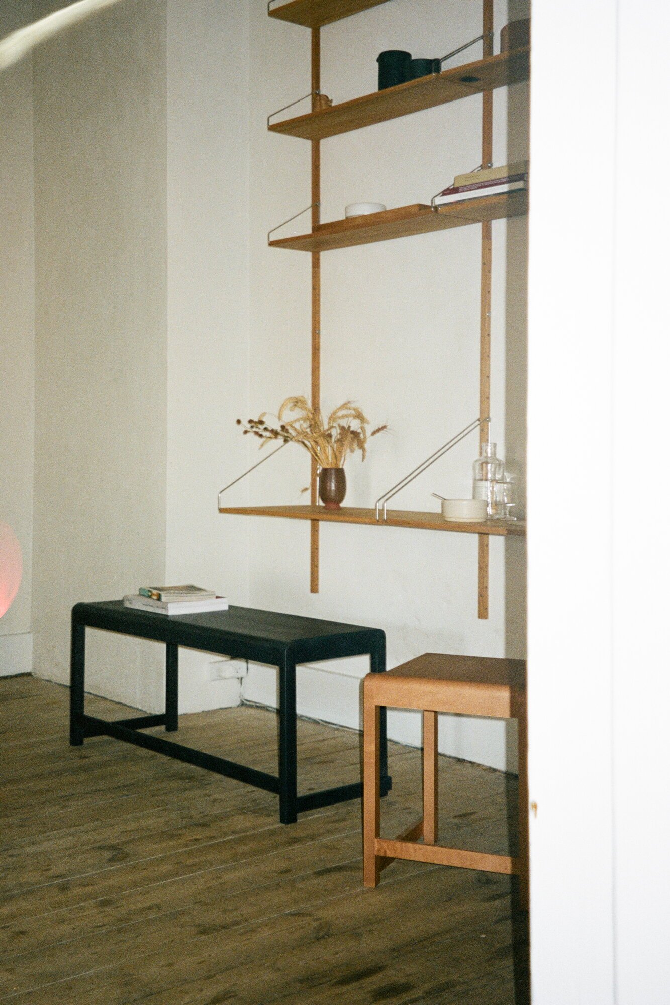 Frama Shelf Library H1852 wall shelf with desk, oiled oak | Finnish ...