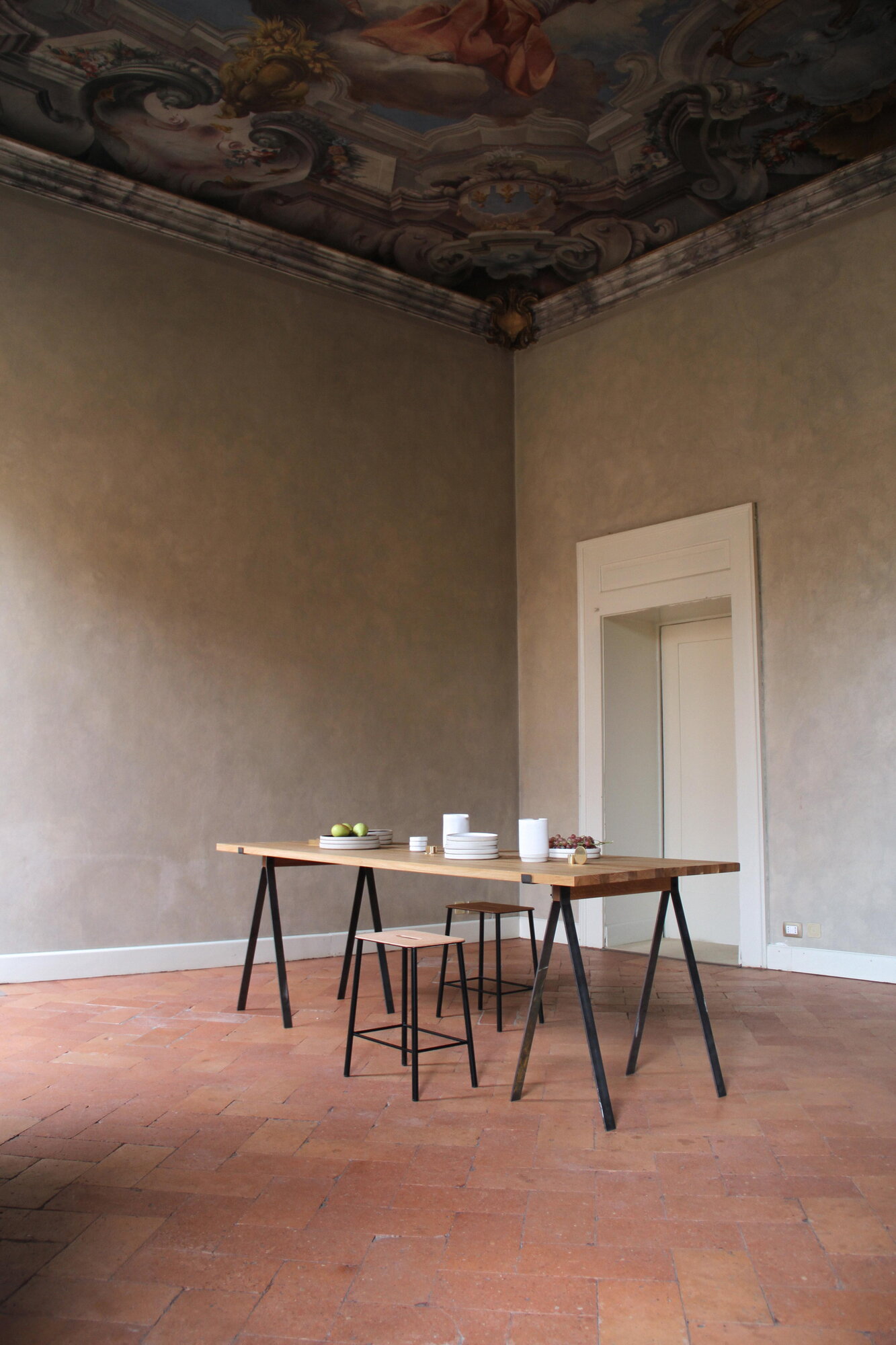 Frama Adam pall, 50 cm, naturellt läder - mattsvart | Finnish Design Shop