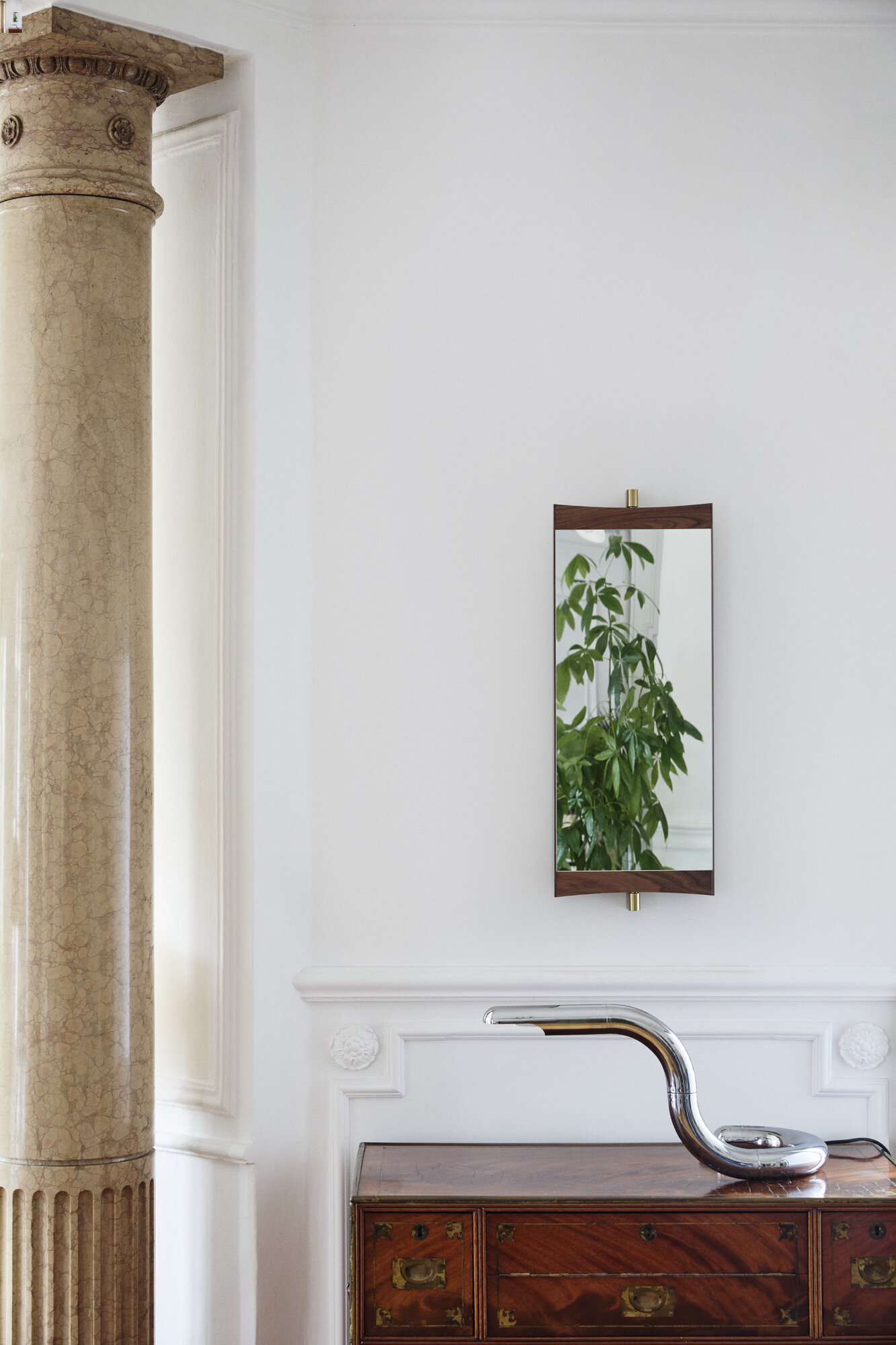 GUBI Vanity wall mirror, 1 panel, walnut - brass | Finnish Design Shop