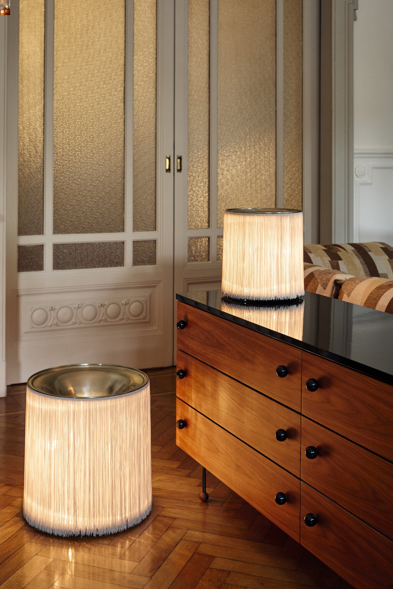 GUBI Model 597 table lamp, polished aluminium - cream fringe | Finnish ...