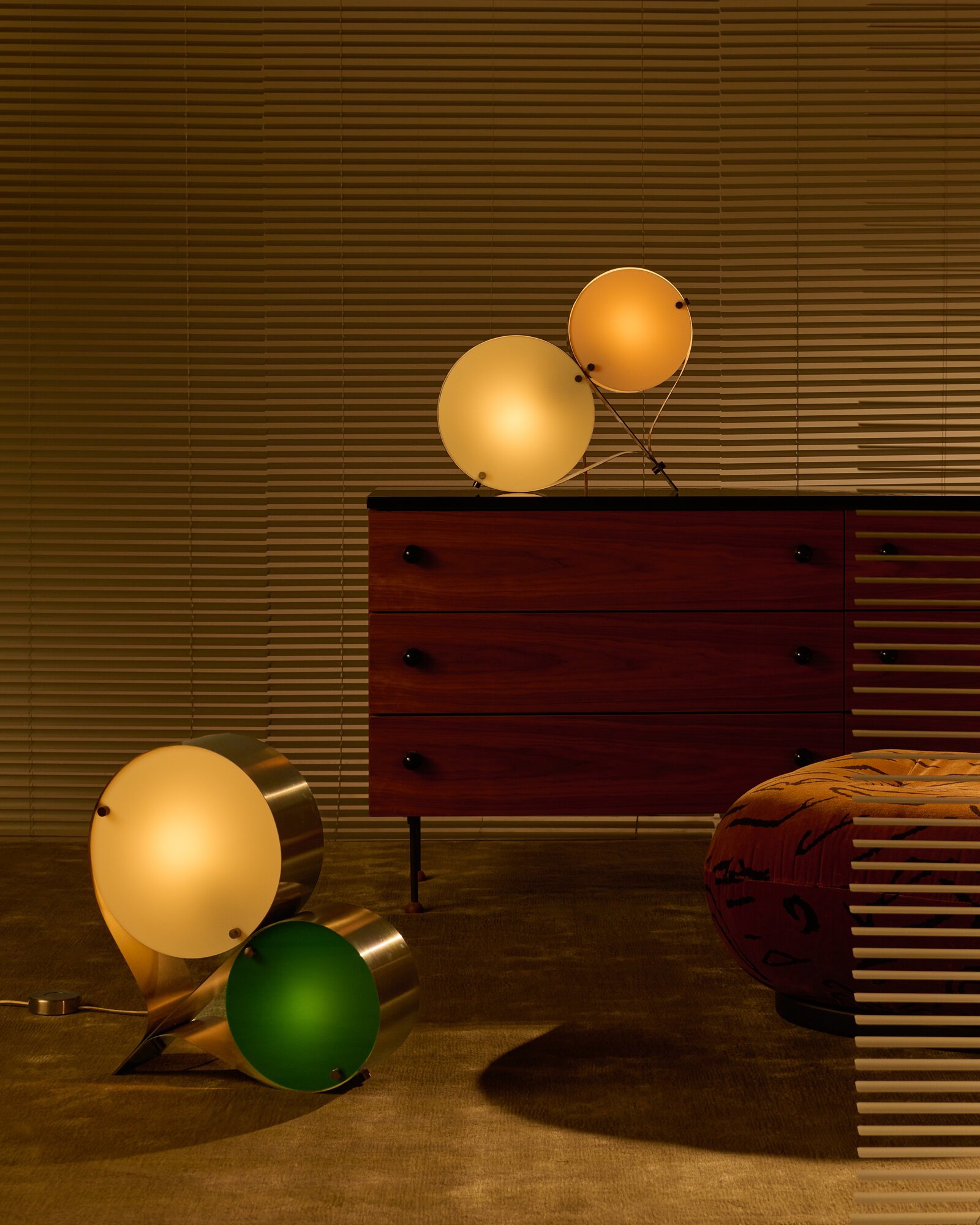 GUBI Coppia table lamp, steel, ivory - clover | Finnish Design Shop