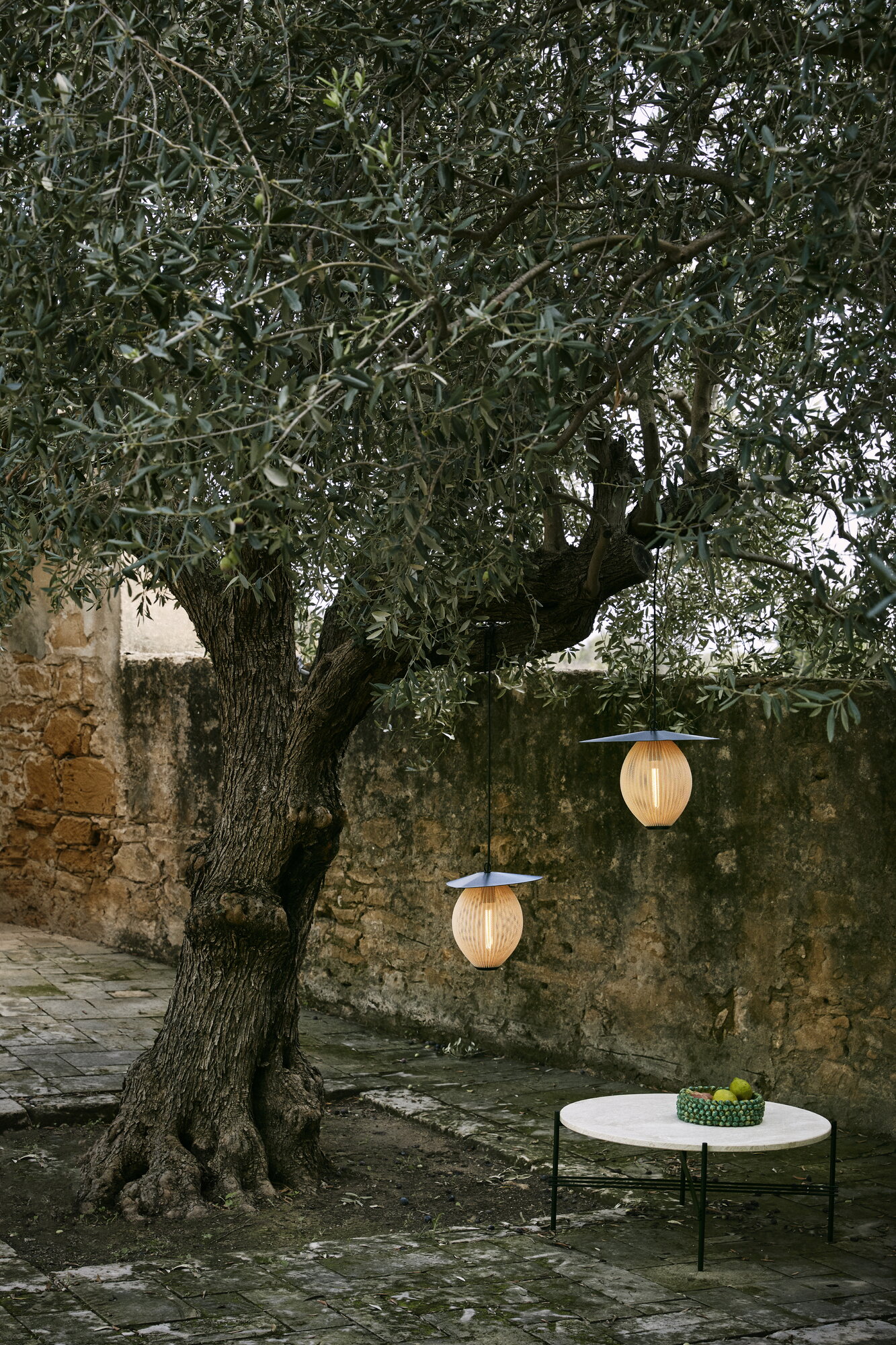 GUBI Satellite Outdoor pendant, 27 cm, black - cream white | Finnish ...