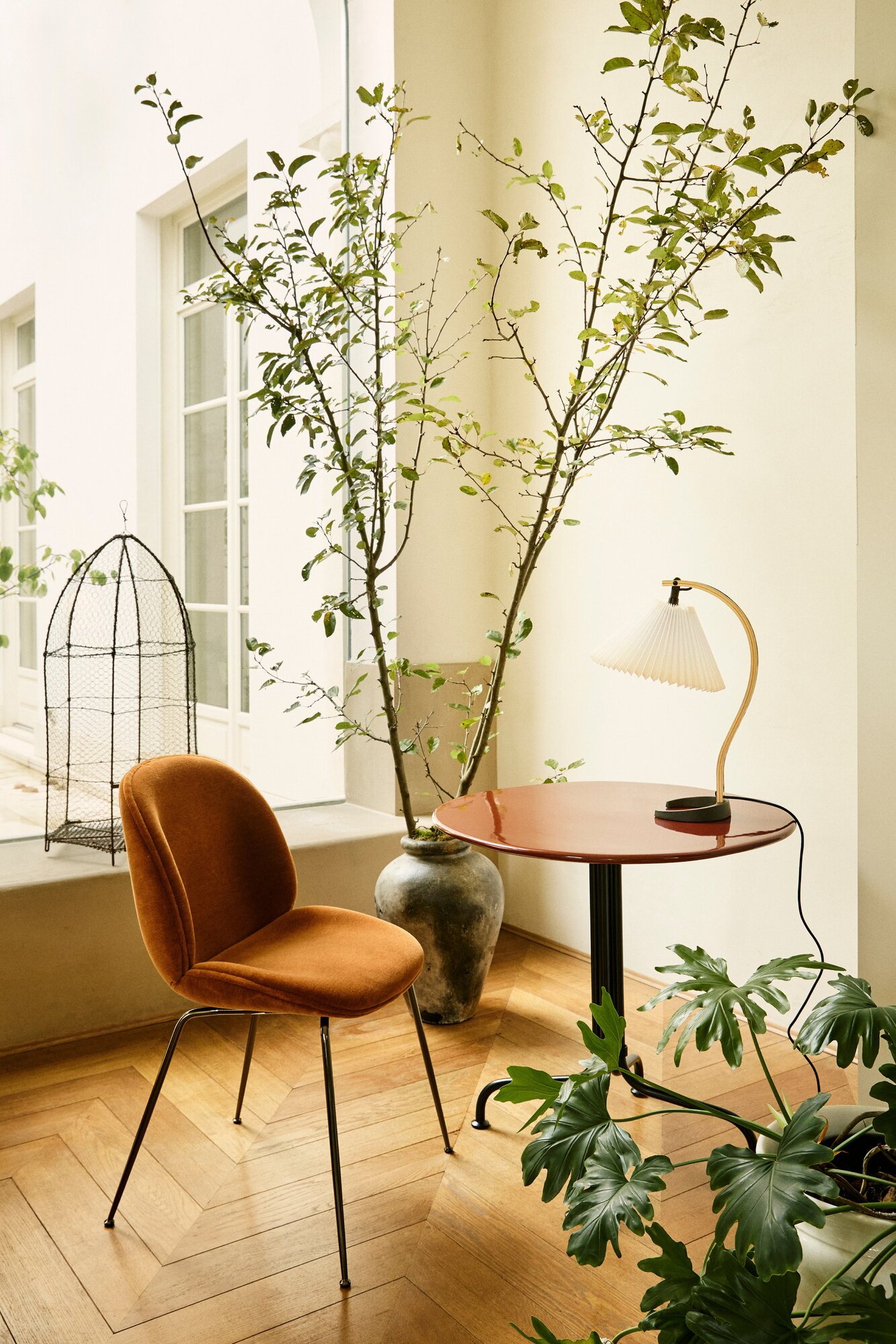 GUBI Timberline table lamp, oak - birch - white canvas | Finnish Design ...