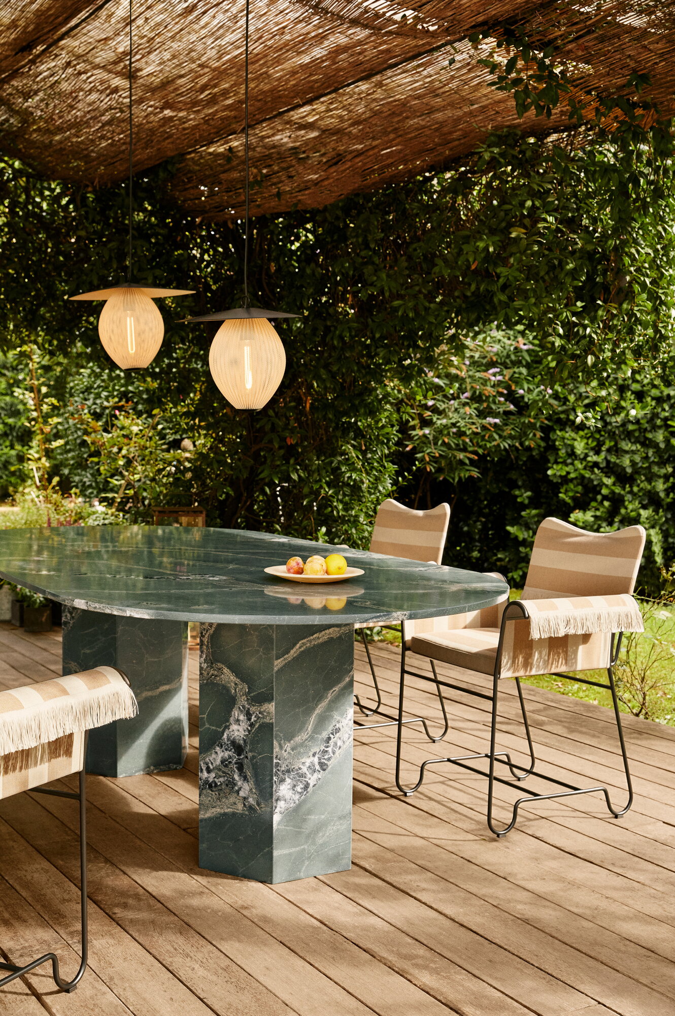 GUBI Epic Outdoor dining table, elliptical 240 cm, botanic green ...