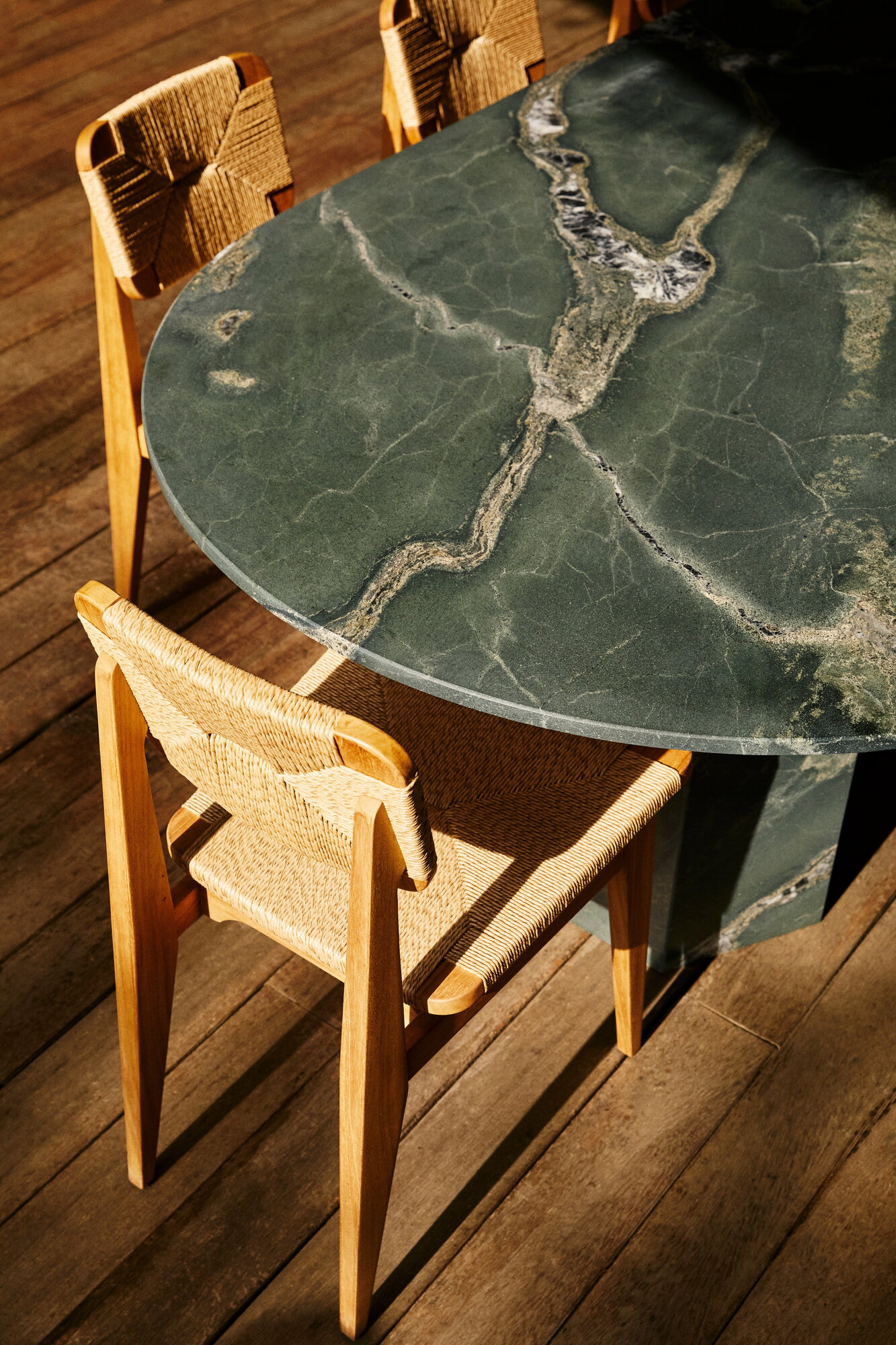 GUBI Epic Outdoor dining table, elliptical 240 cm, botanic green ...