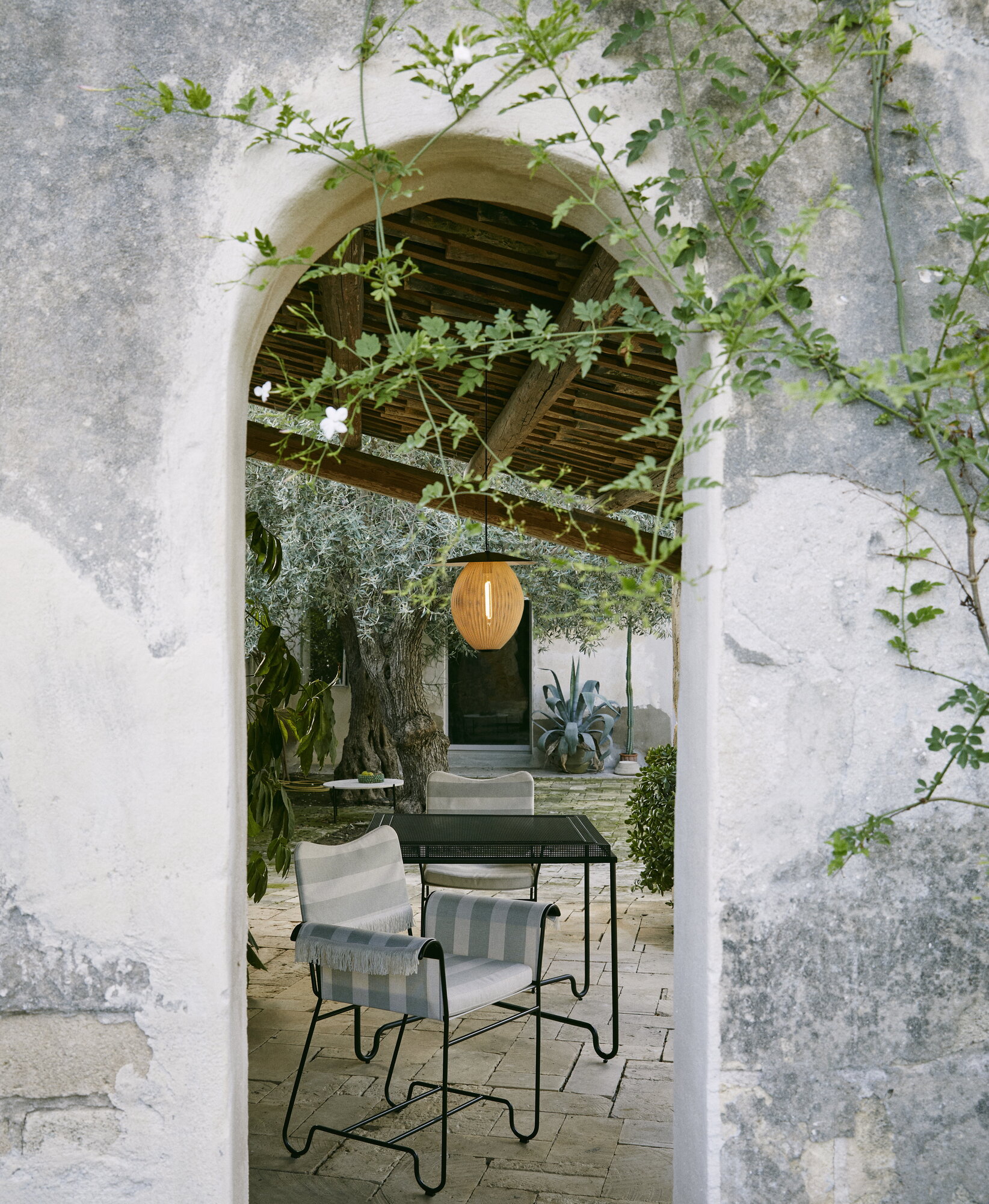 GUBI Satellite Outdoor pendant, 27 cm, black - mustard gold | Finnish ...