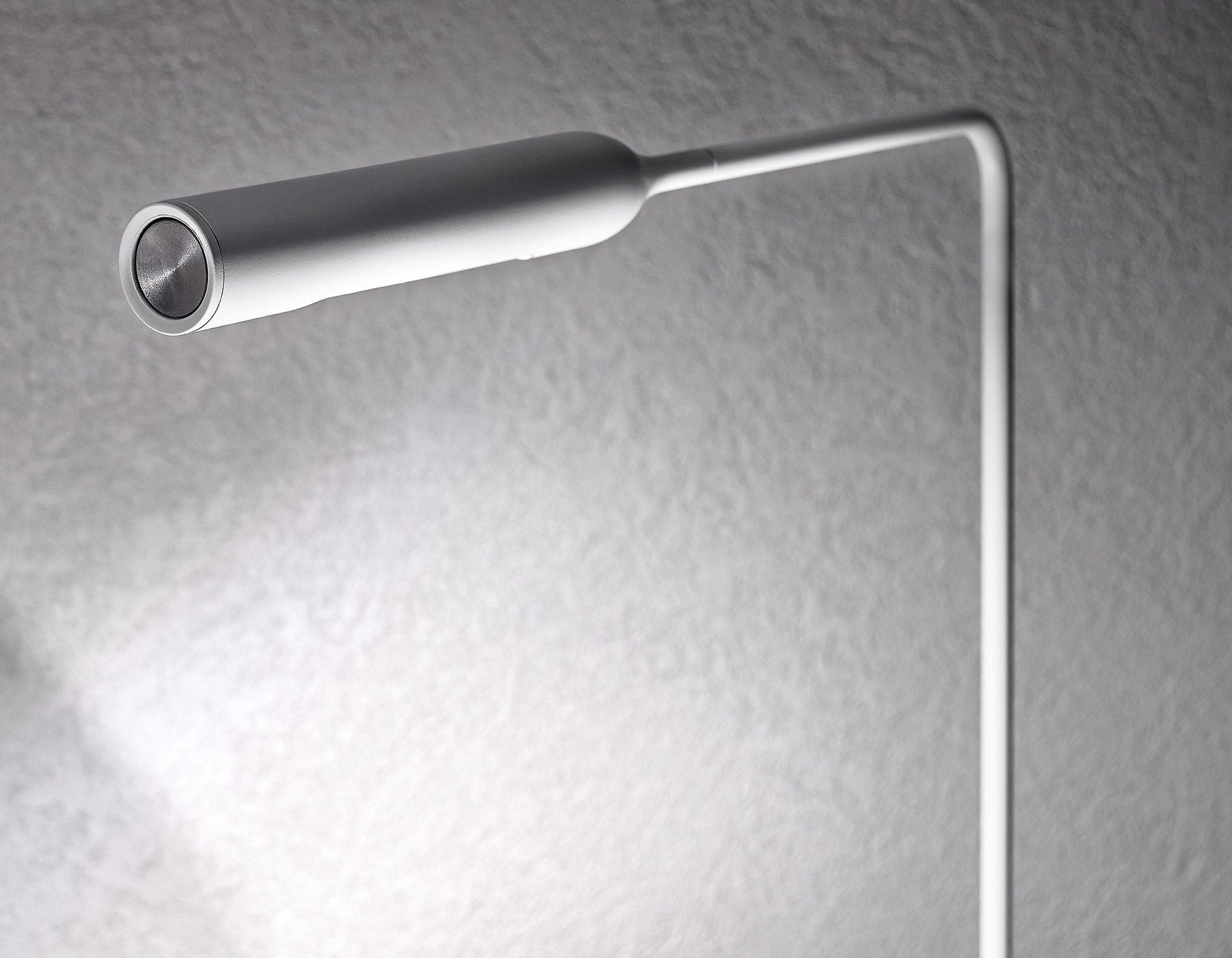 Lumina Flo Desk table lamp, matt white | Finnish Design Shop