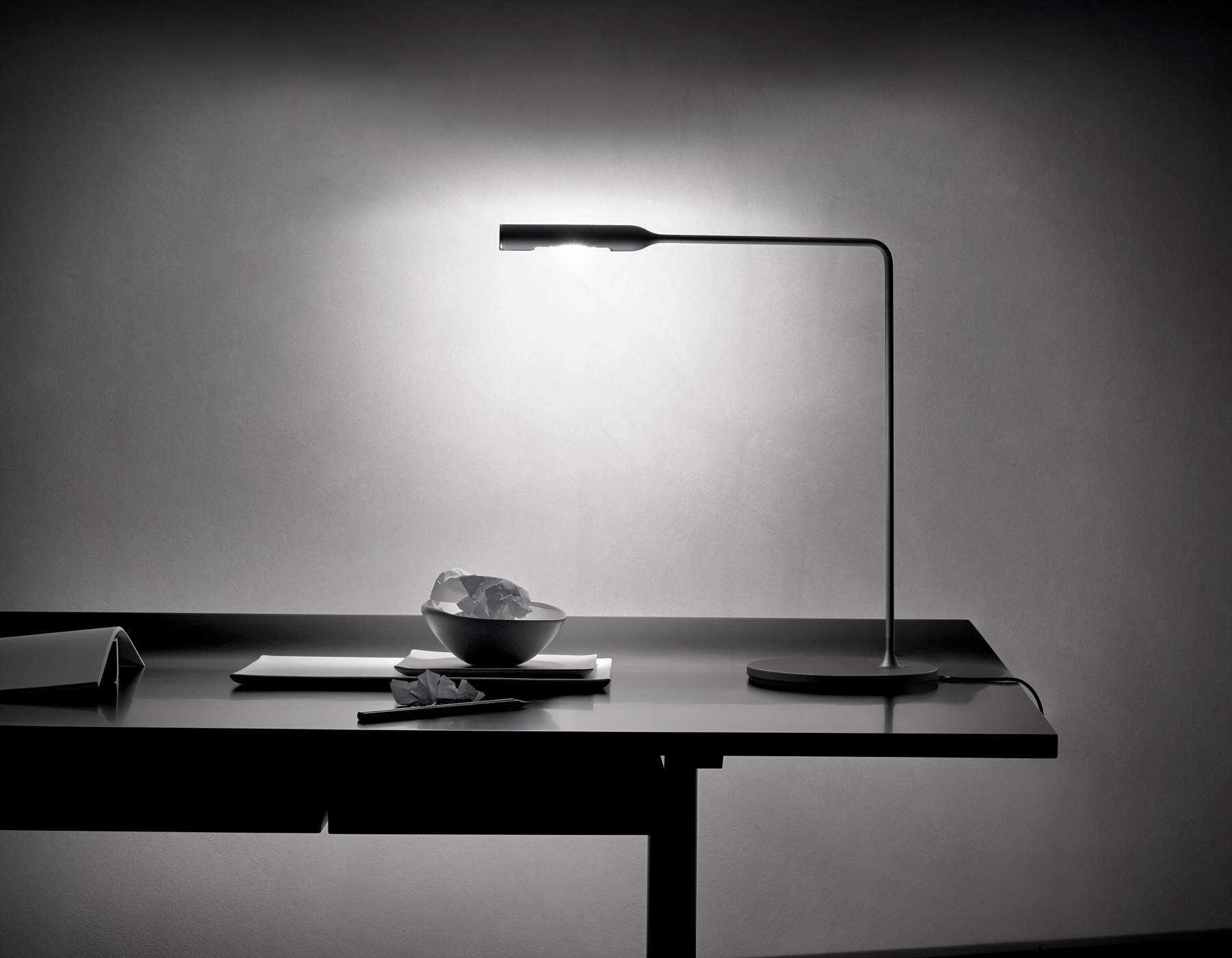Lumina Flo Desk table lamp, matt white | Finnish Design Shop