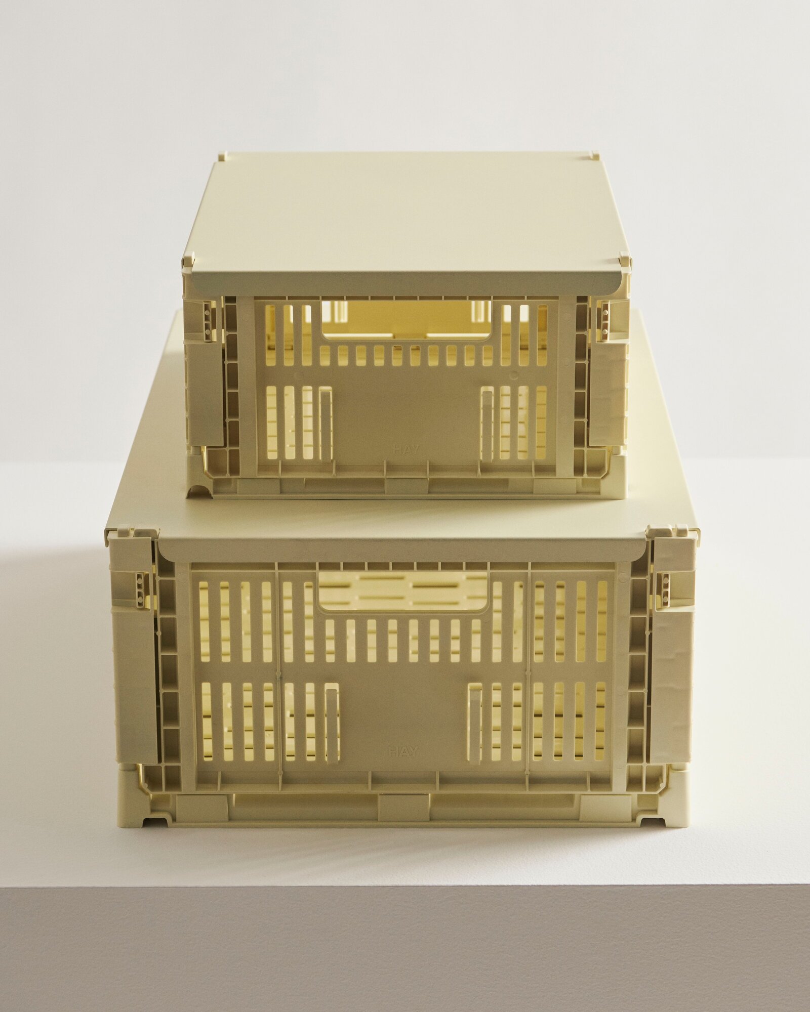 HAY Colour Crate lid, M, steel, light yellow | Finnish Design Shop CH