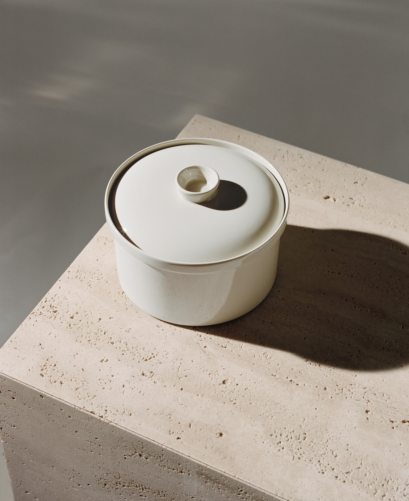 Iittala Teema pot with lid, 2,3 L, white | Finnish Design Shop