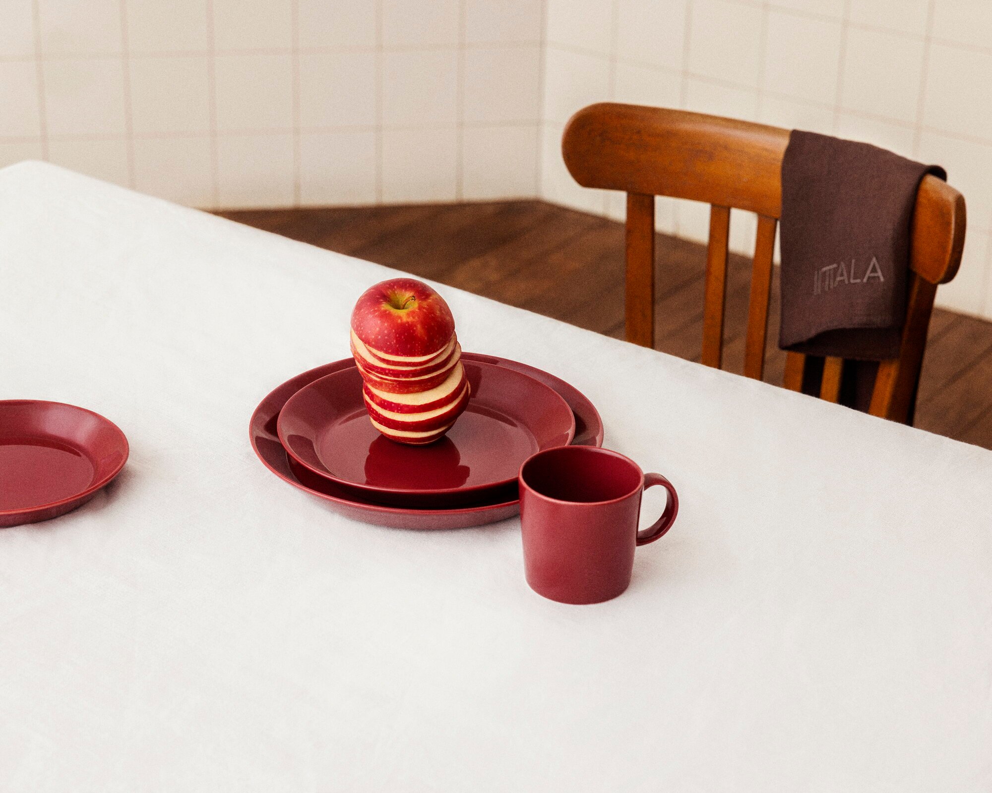 Iittala Teema plate 21 cm, cherry | Finnish Design Shop UK