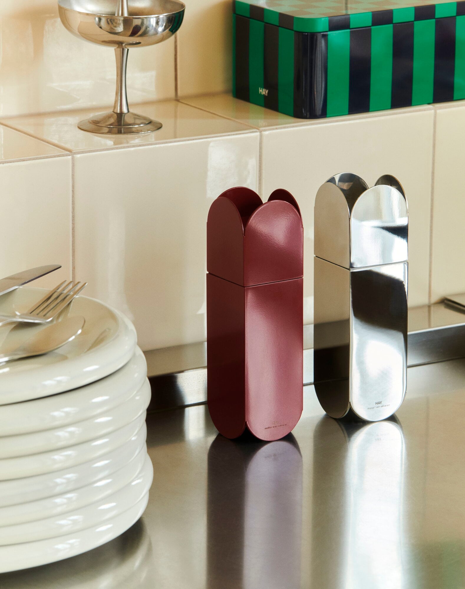 HAY Arcs Salt & Pepper maustemylly, burgundi | Finnish Design Shop