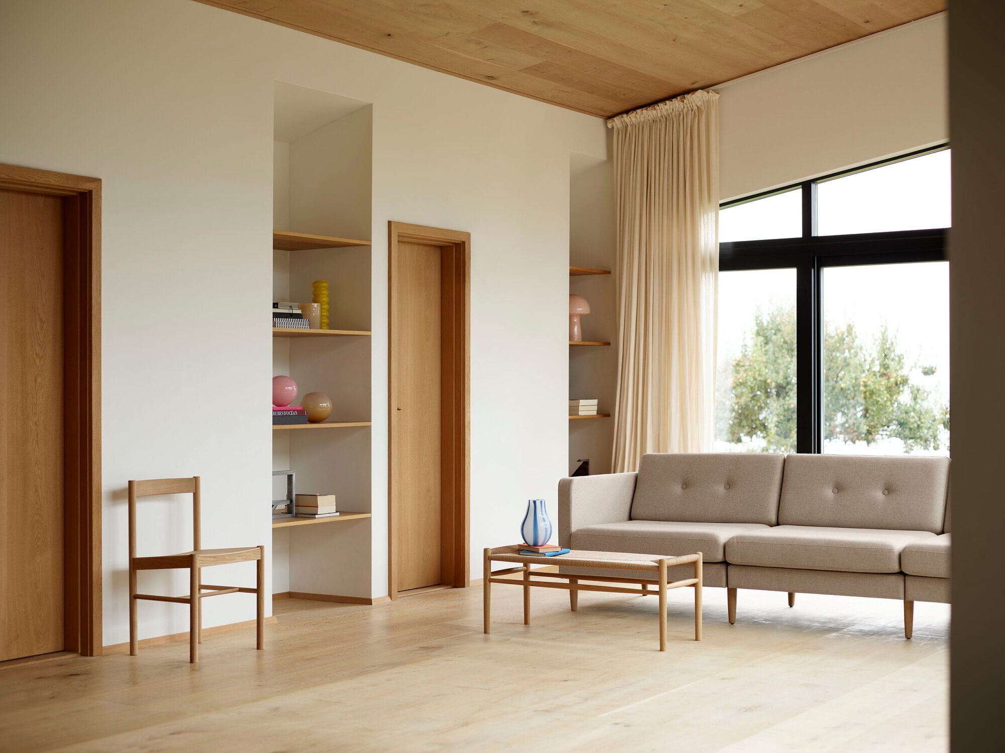 FDB Møbler J83B penkki, lakattu tammi | Finnish Design Shop