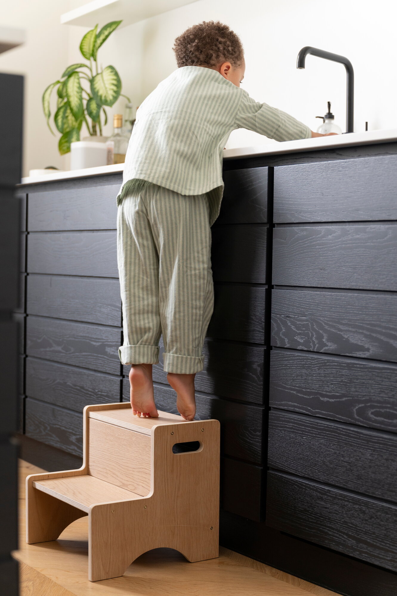 Nofred Step Up step ladder, oak | Finnish Design Shop