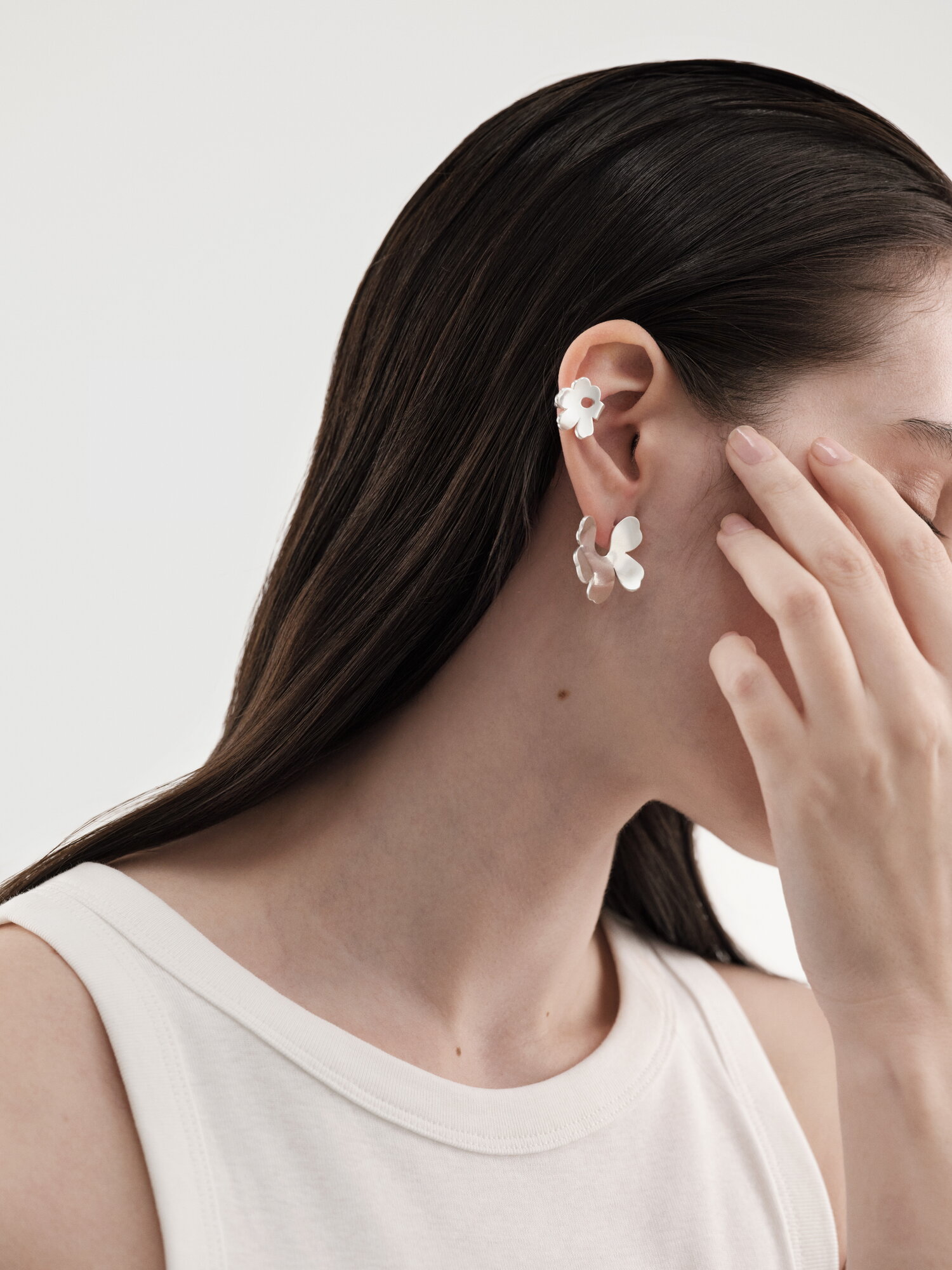 Kalevala Koru Unikko earcuff, silver | Finnish Design Shop