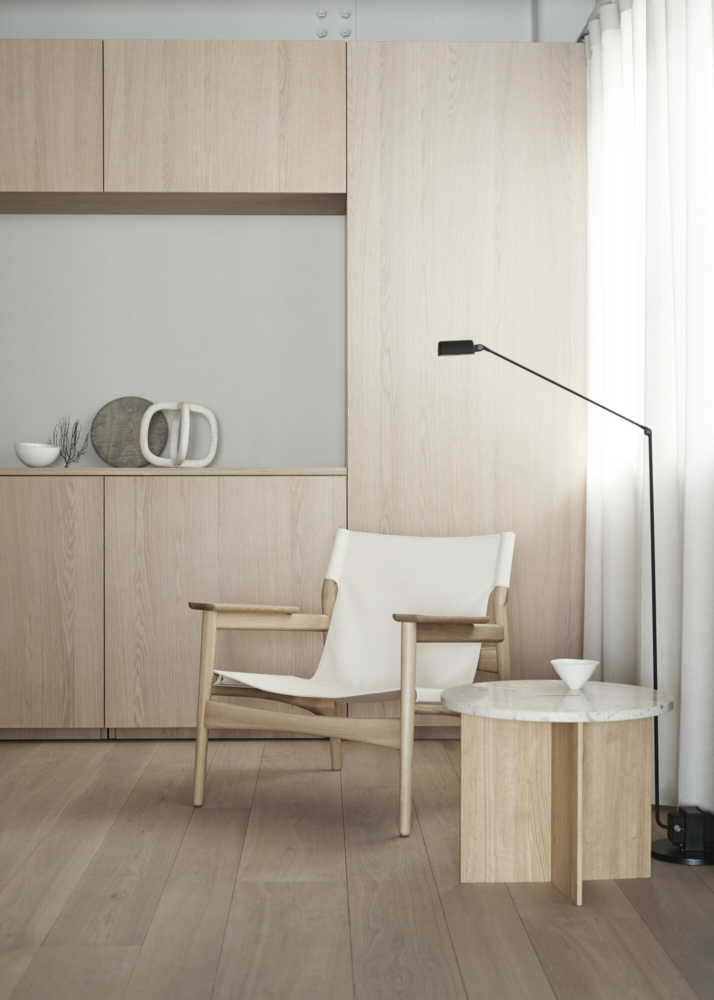 Karimoku Case N-LC02 lounge chair, lacquered oak - natural canvas ...