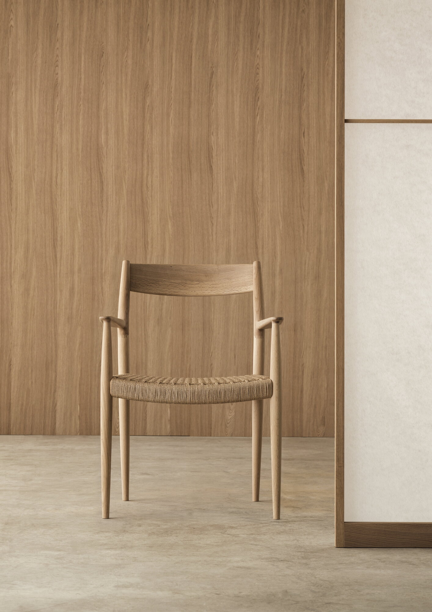 Karimoku Case N-DC01 dining armchair, lacquered oak - natural paper ...