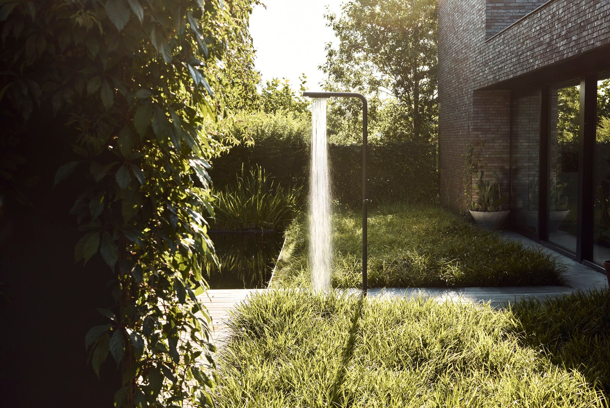 ZEE Levantine outdoor shower, black | Finnish Design Shop