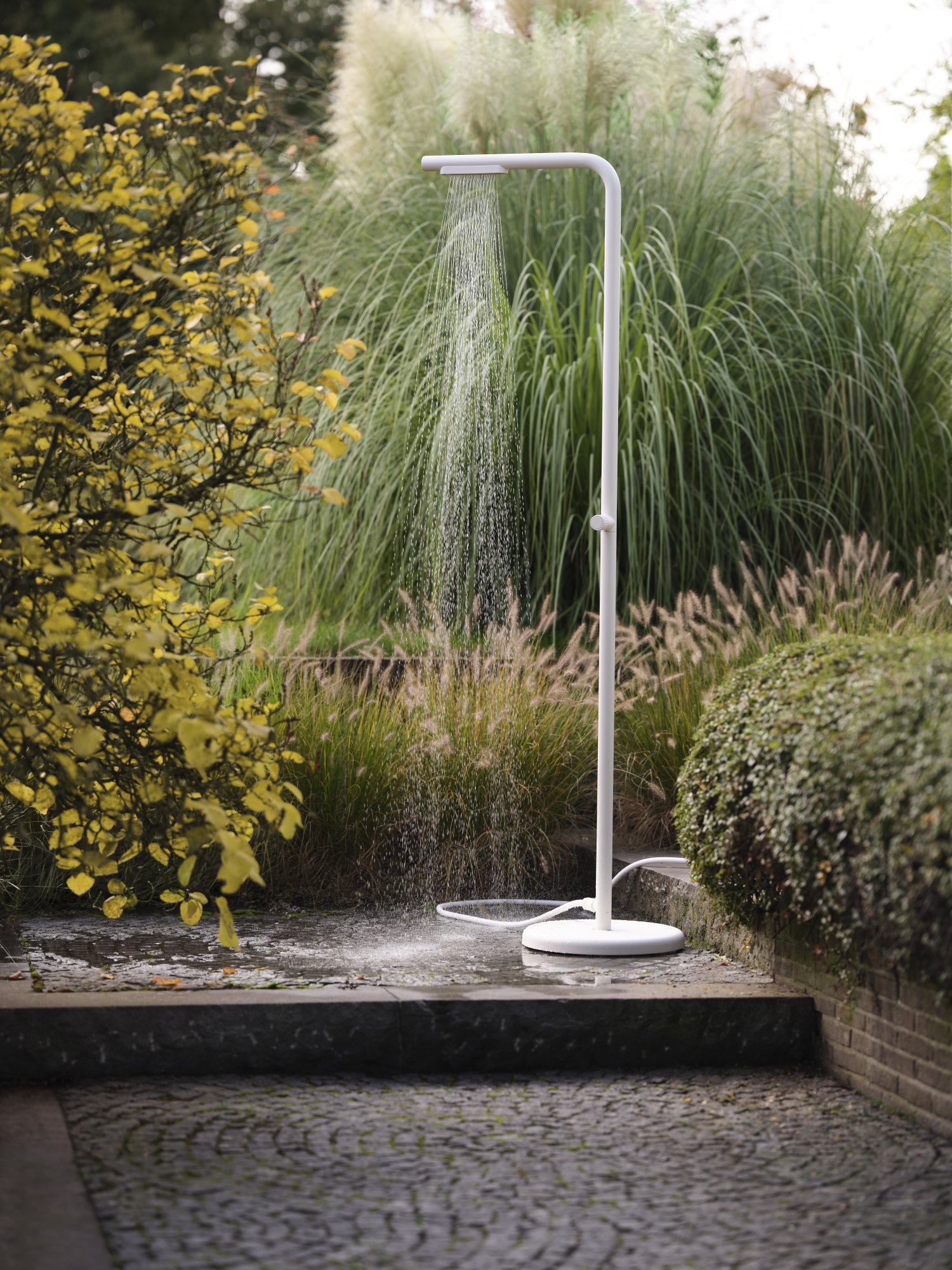 ZEE Levantine outdoor shower, white | Finnish Design Shop