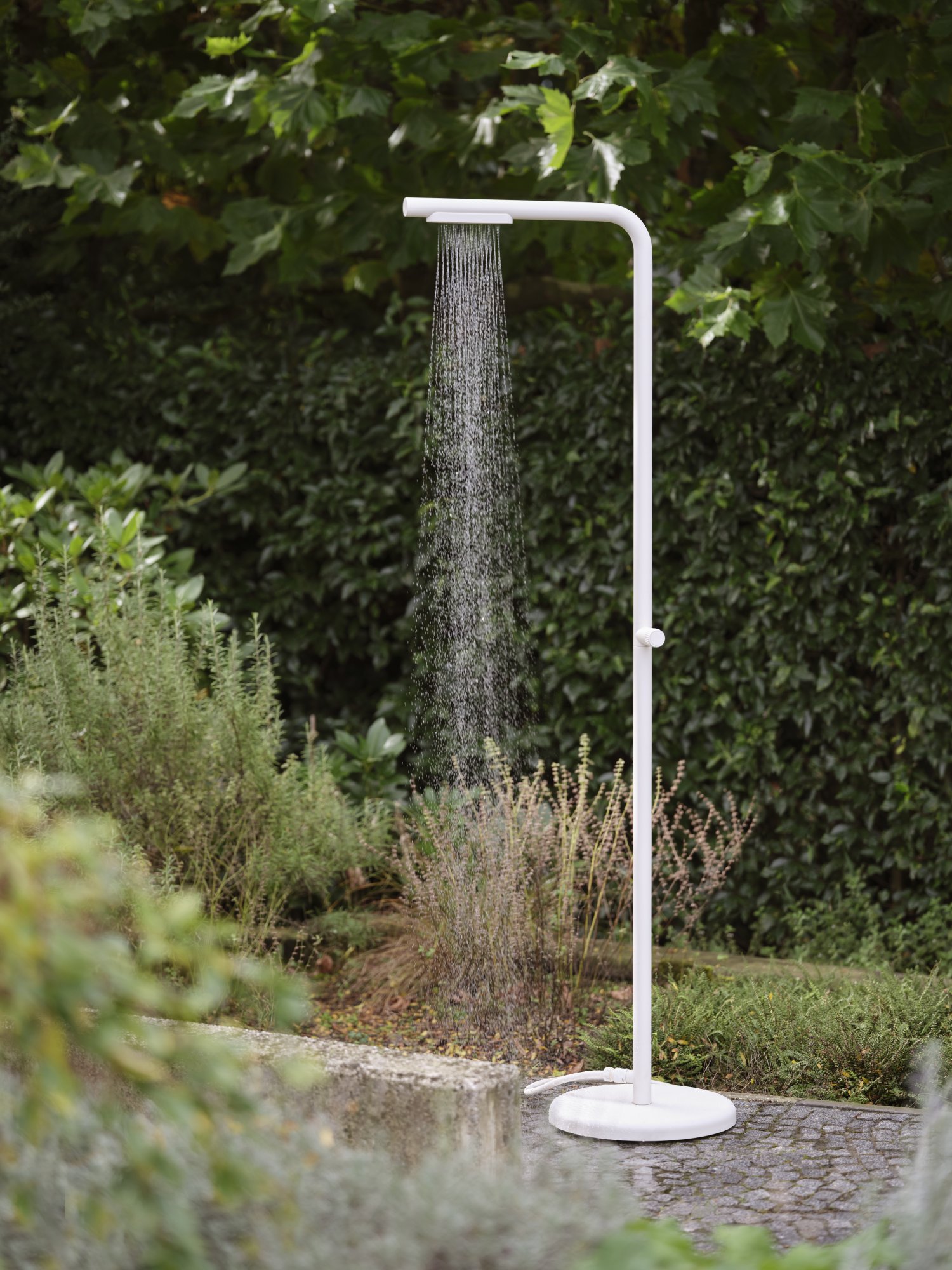 ZEE Levantine outdoor shower, white | Finnish Design Shop