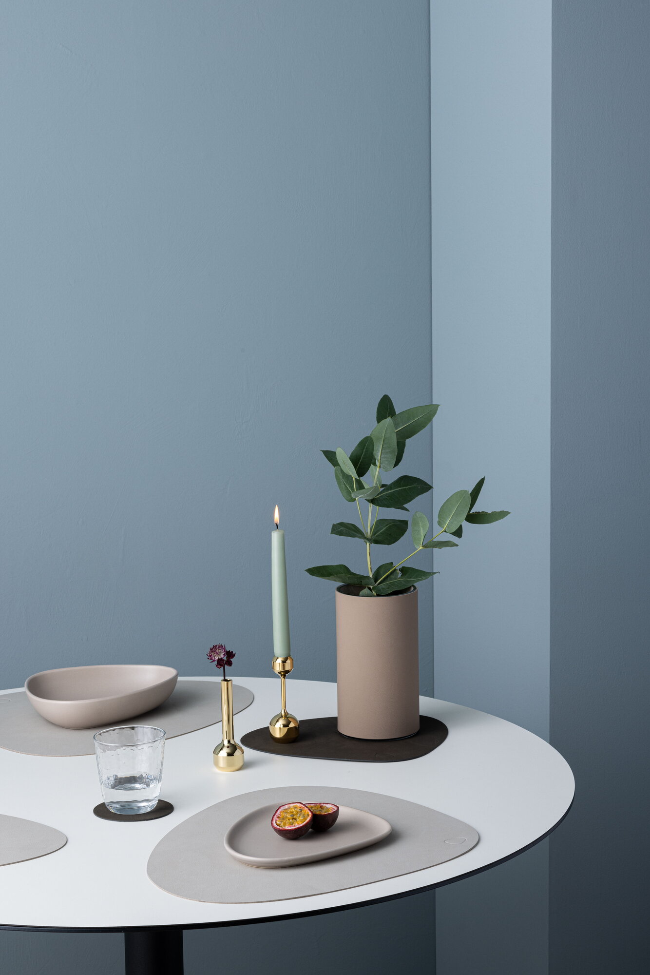 LIND DNA Curve tabletti, 37 x 44 cm, oyster Nupo nahka | Finnish Design ...