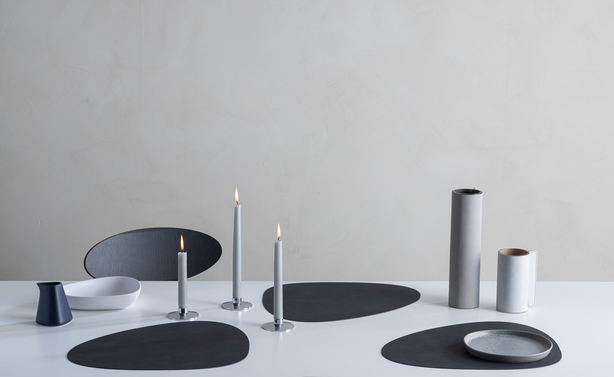 LIND DNA Curve table mat, 37 x 44 cm, black Nupo leather | Finnish ...