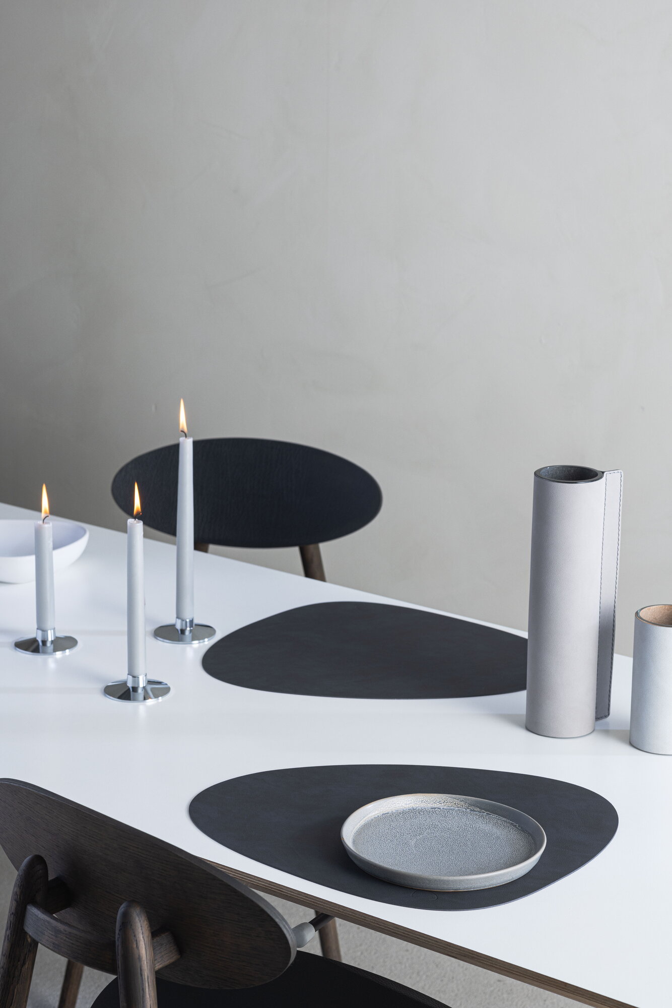LIND DNA Curve table mat, 37 x 44 cm, black Nupo leather | Finnish ...