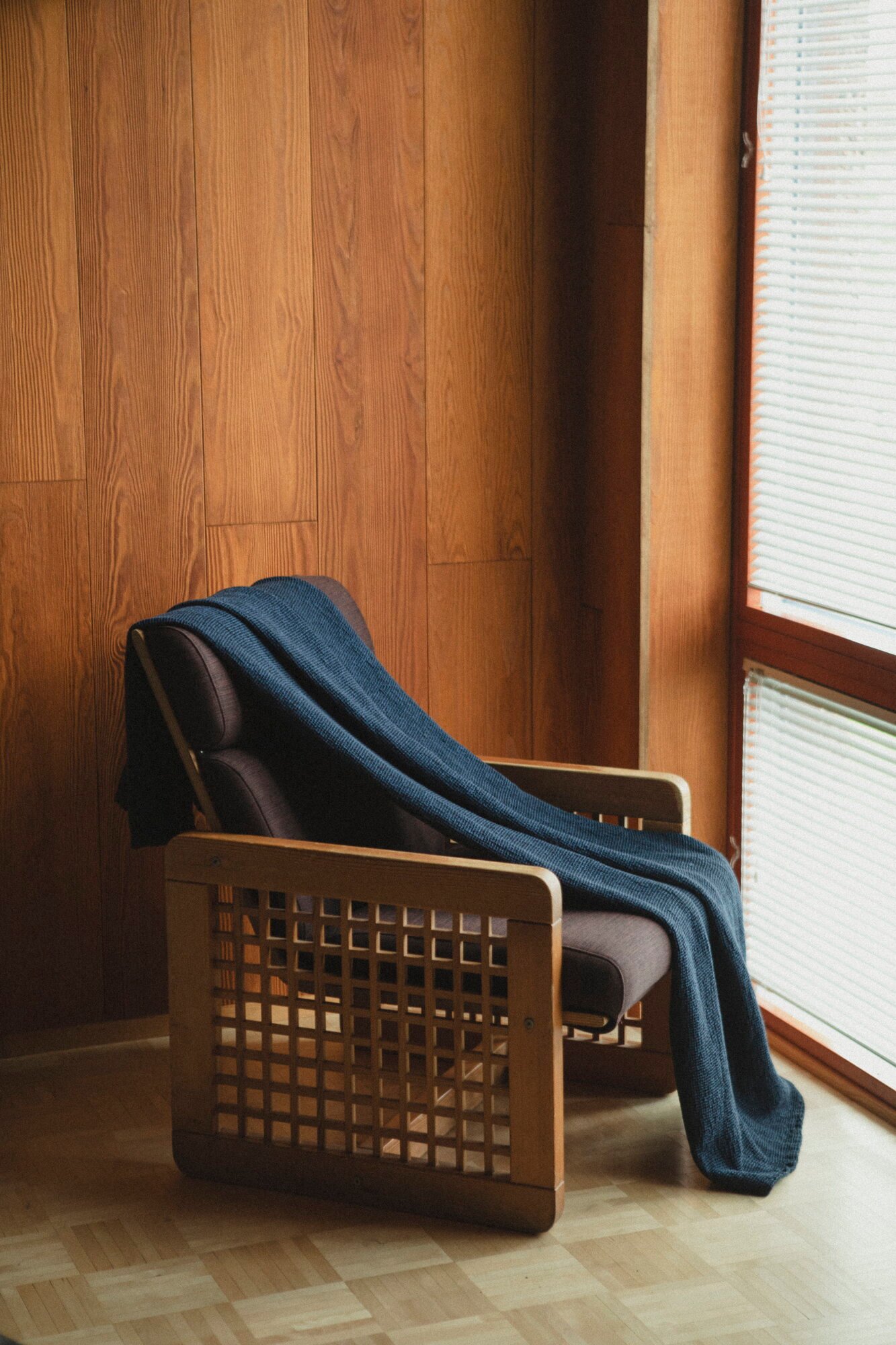 Lapuan Kankurit Terva giant towel, black - blueberry | Finnish Design Shop