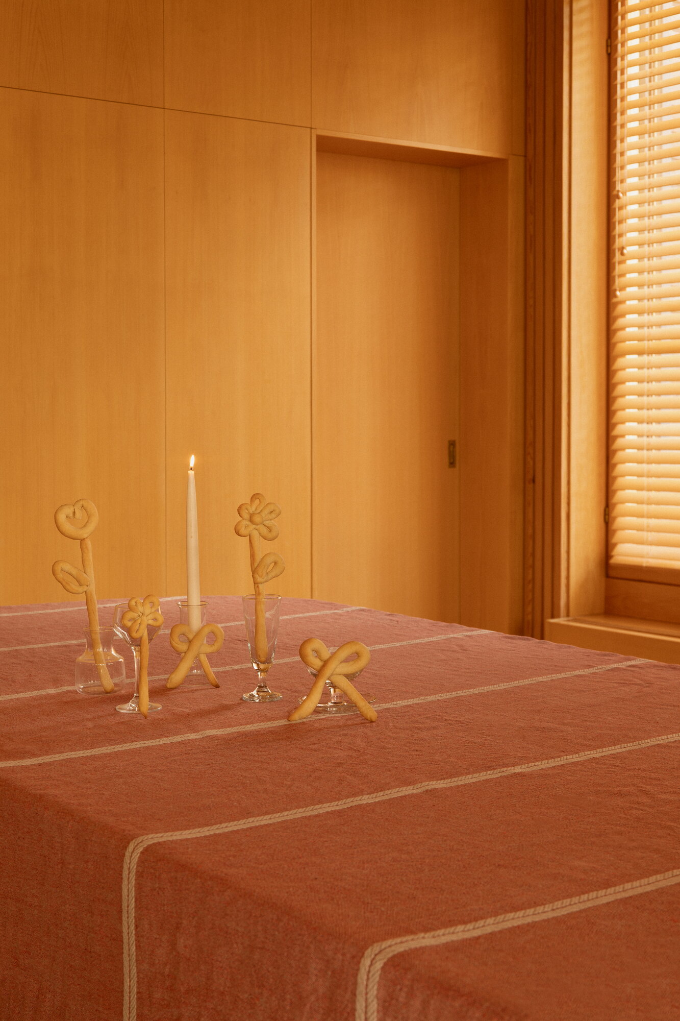 Lapuan Kankurit Venla linen tablecloth, melange lignonberry - linen ...