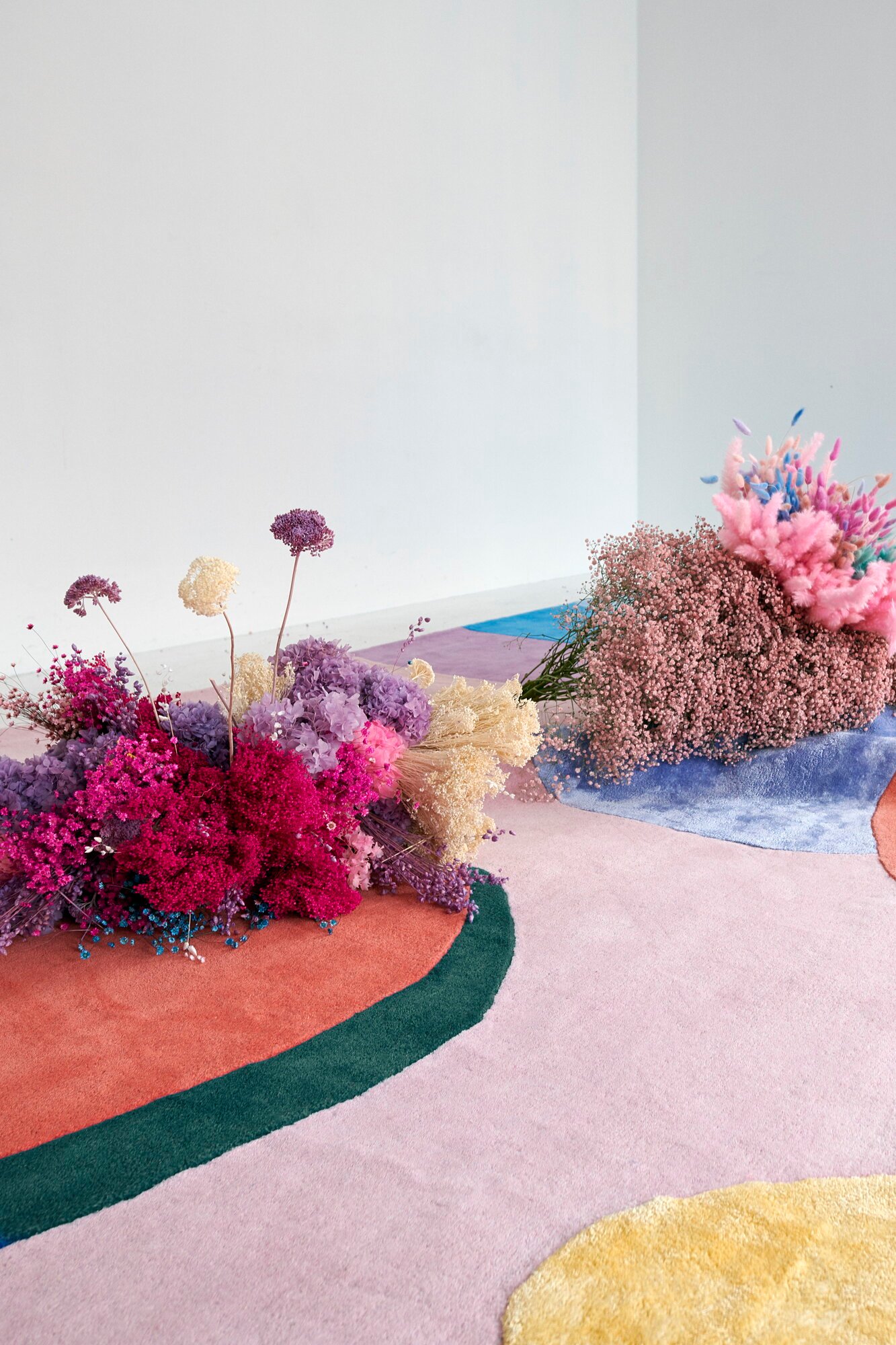 LAYERED Poppykalas Flower Field matto | Finnish Design Shop