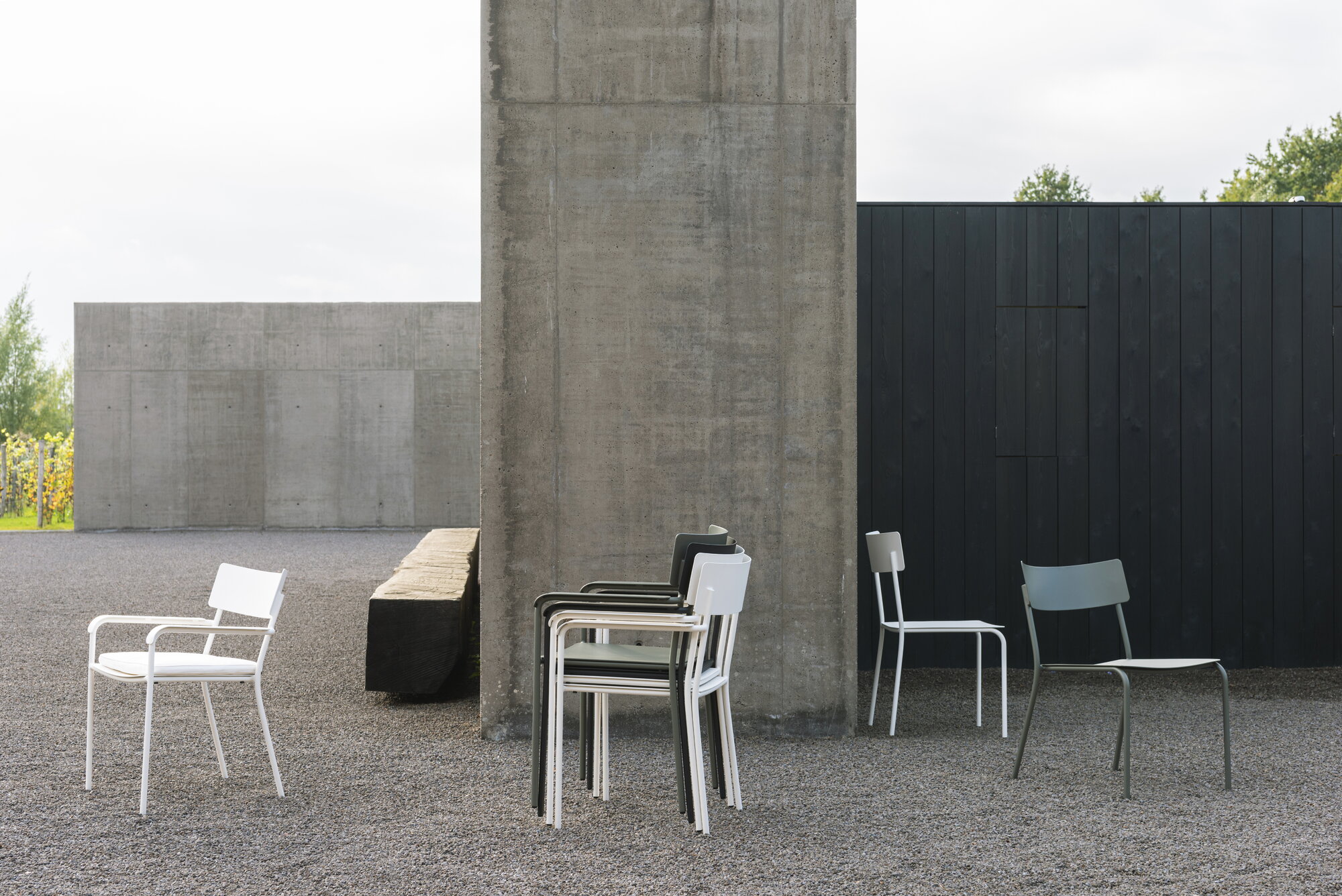 Serax August chair with armrests, narrow, black | Finnish Design Shop