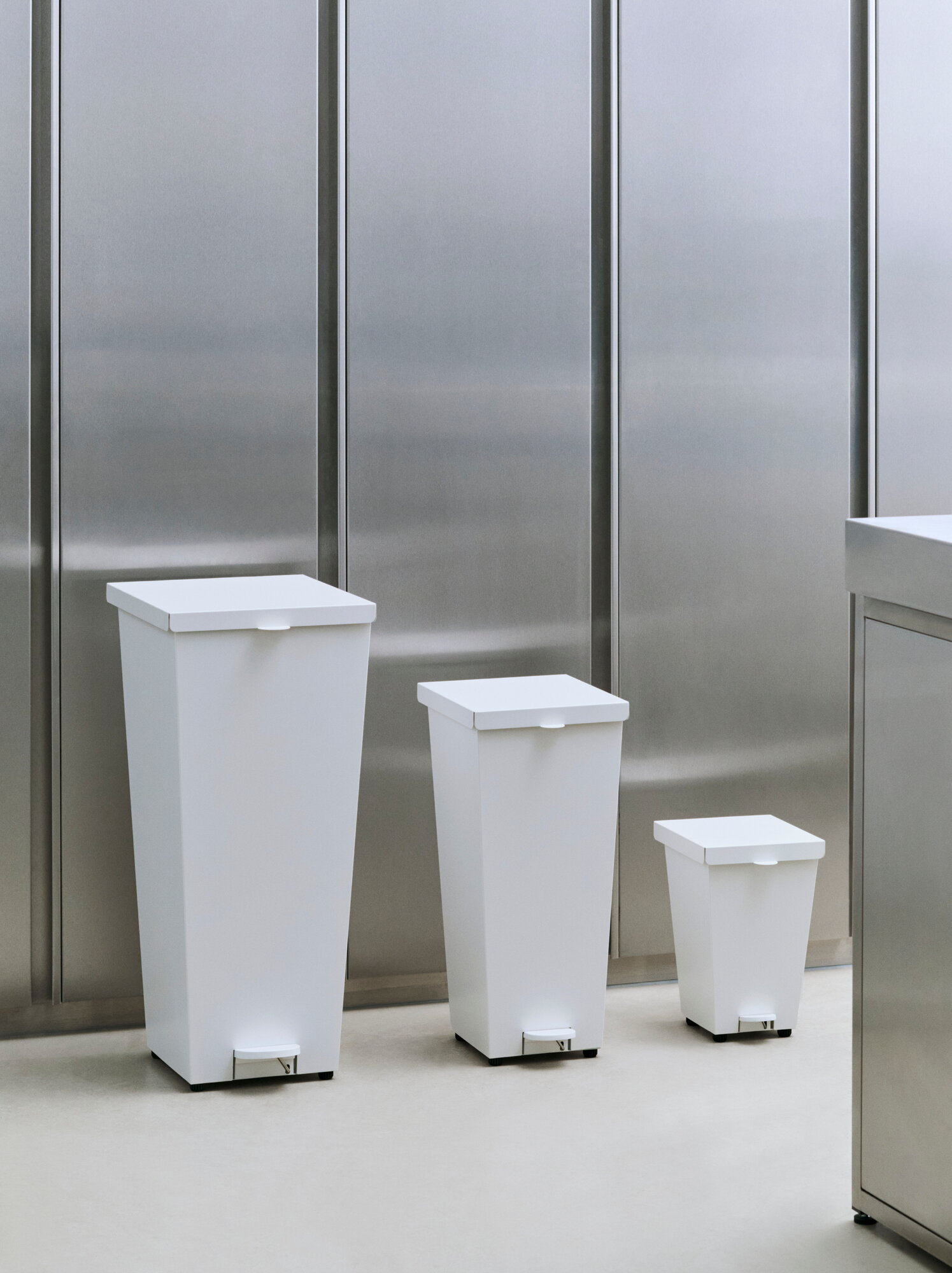 HAY Loop Bin, 8 L, white | Finnish Design Shop UK