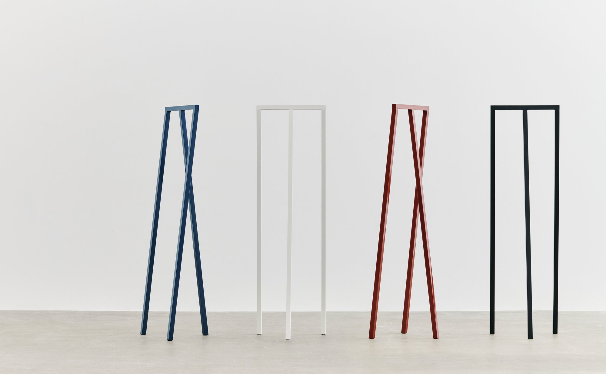 HAY Loop Stand Hall naulakko, deep blue | Finnish Design Shop