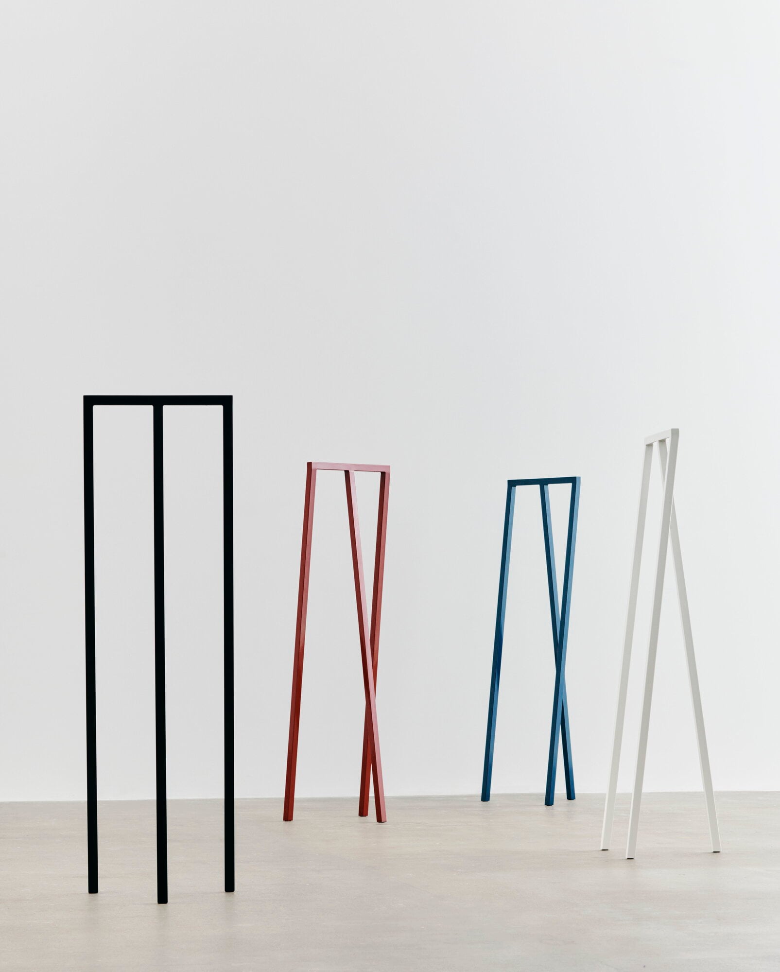 HAY Loop Stand Hall naulakko, deep blue | Finnish Design Shop